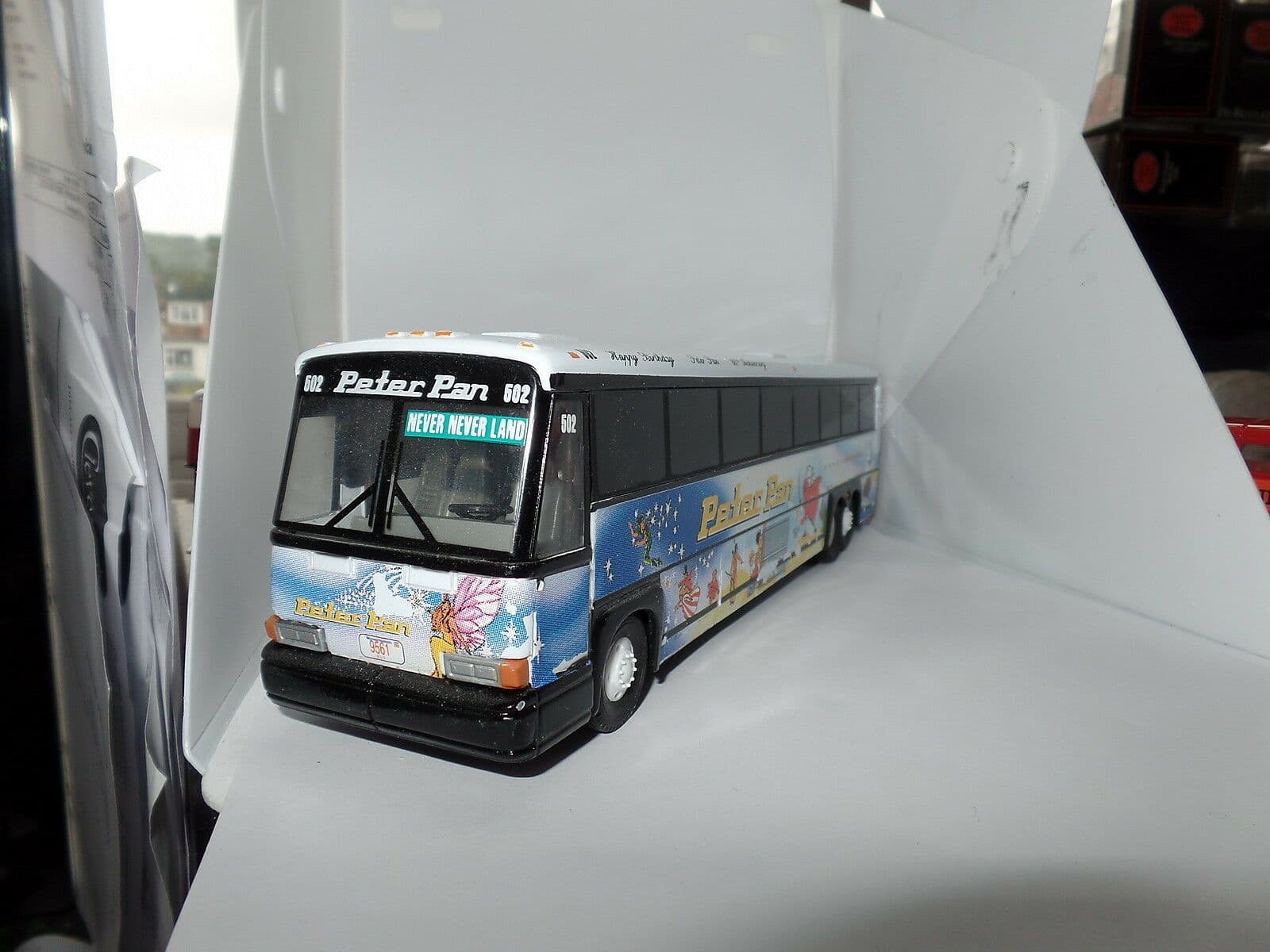 Corgi 98427 1/50 USA MCI 102 DL3 Peter Pan Birthday Bus Coach Boxed