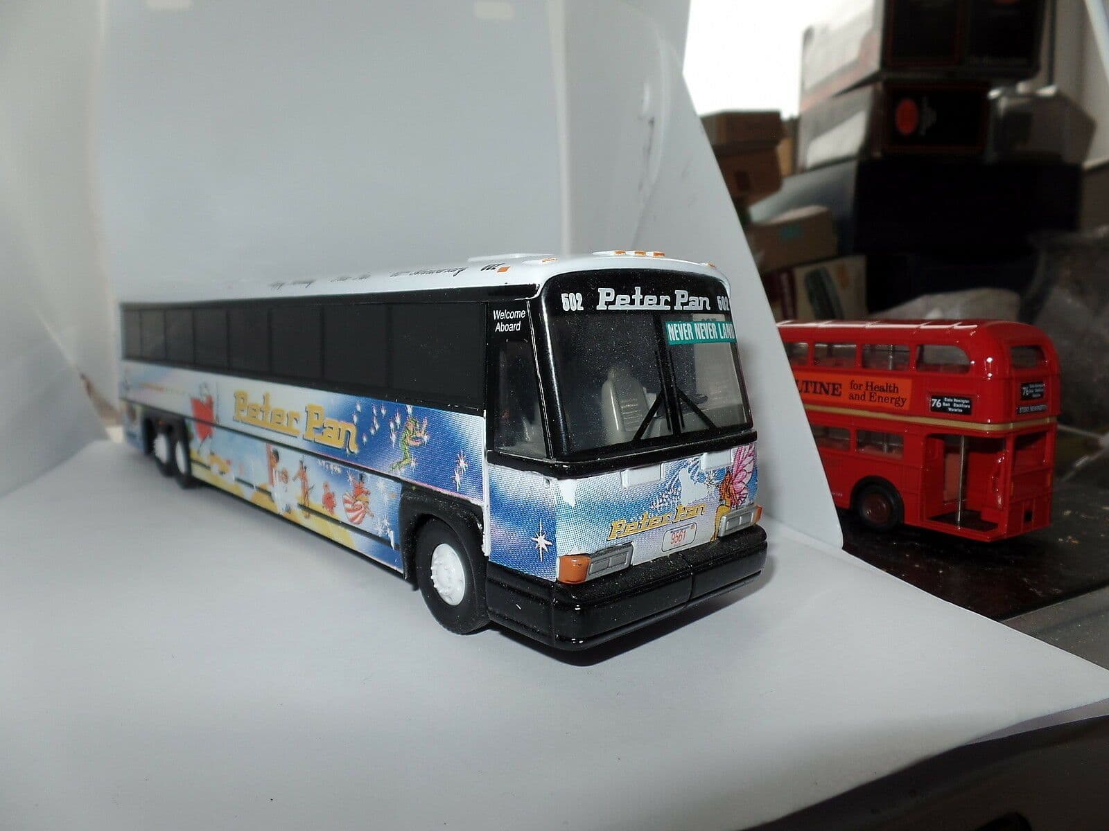 Corgi 98427 1/50 USA MCI 102 DL3 Peter Pan Birthday Bus Coach Boxed