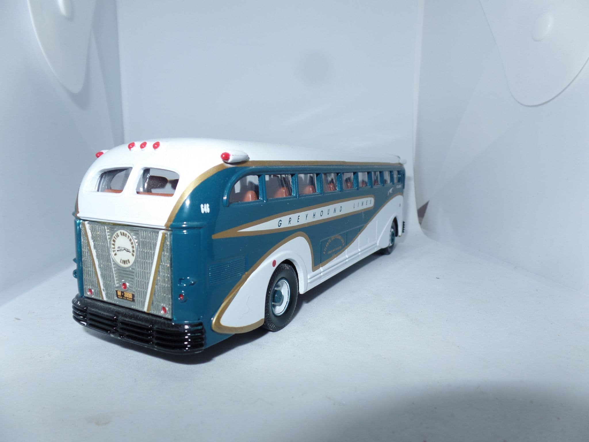 Corgi 98462 1/50 O Scale Yellow Coach 743 GREYHOUND LINES Chicago MIB