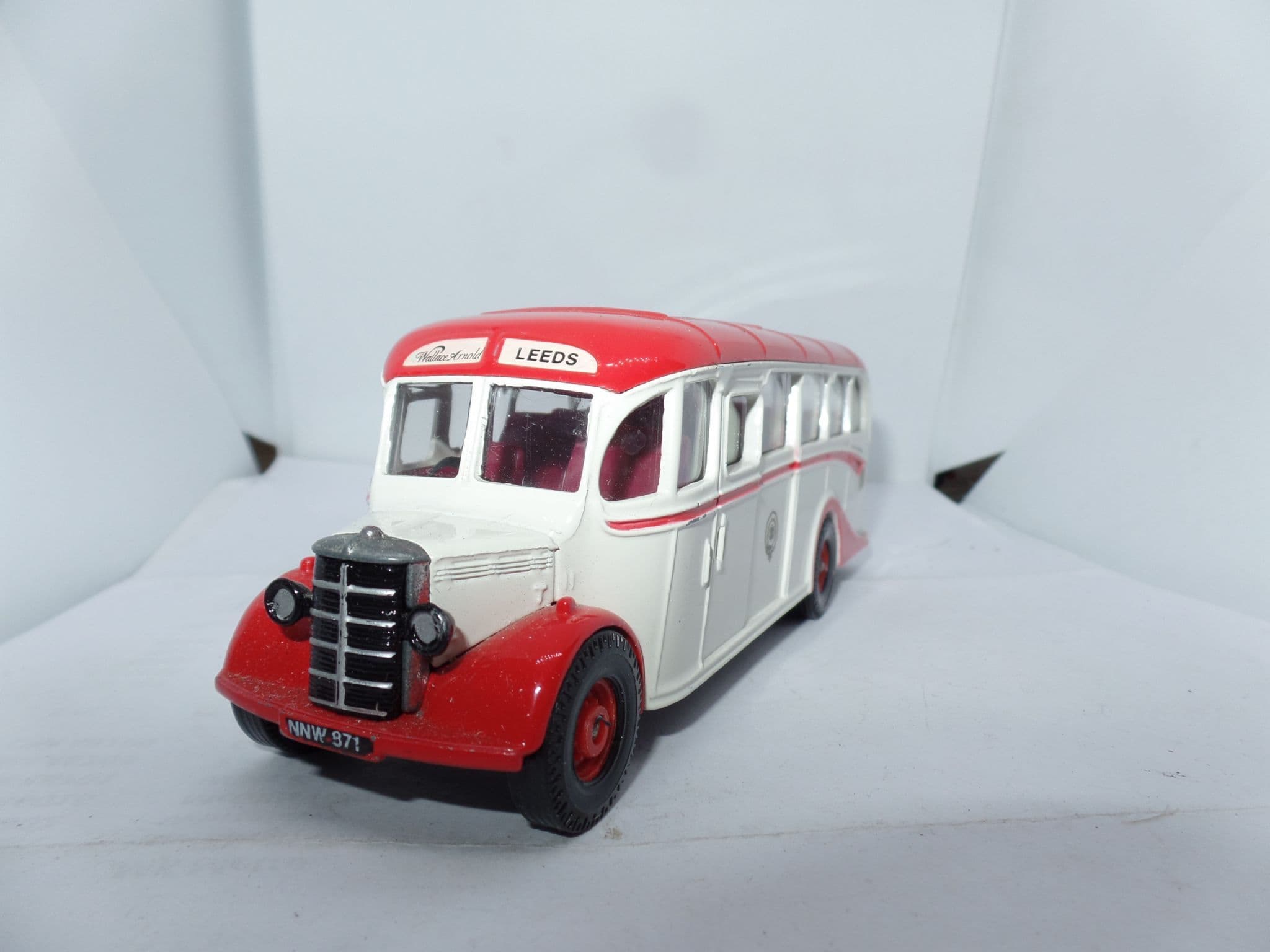 Corgi D949/14 1/50 Scale Bedford OB Bus Coach Wallace Arnold Leeds MIB