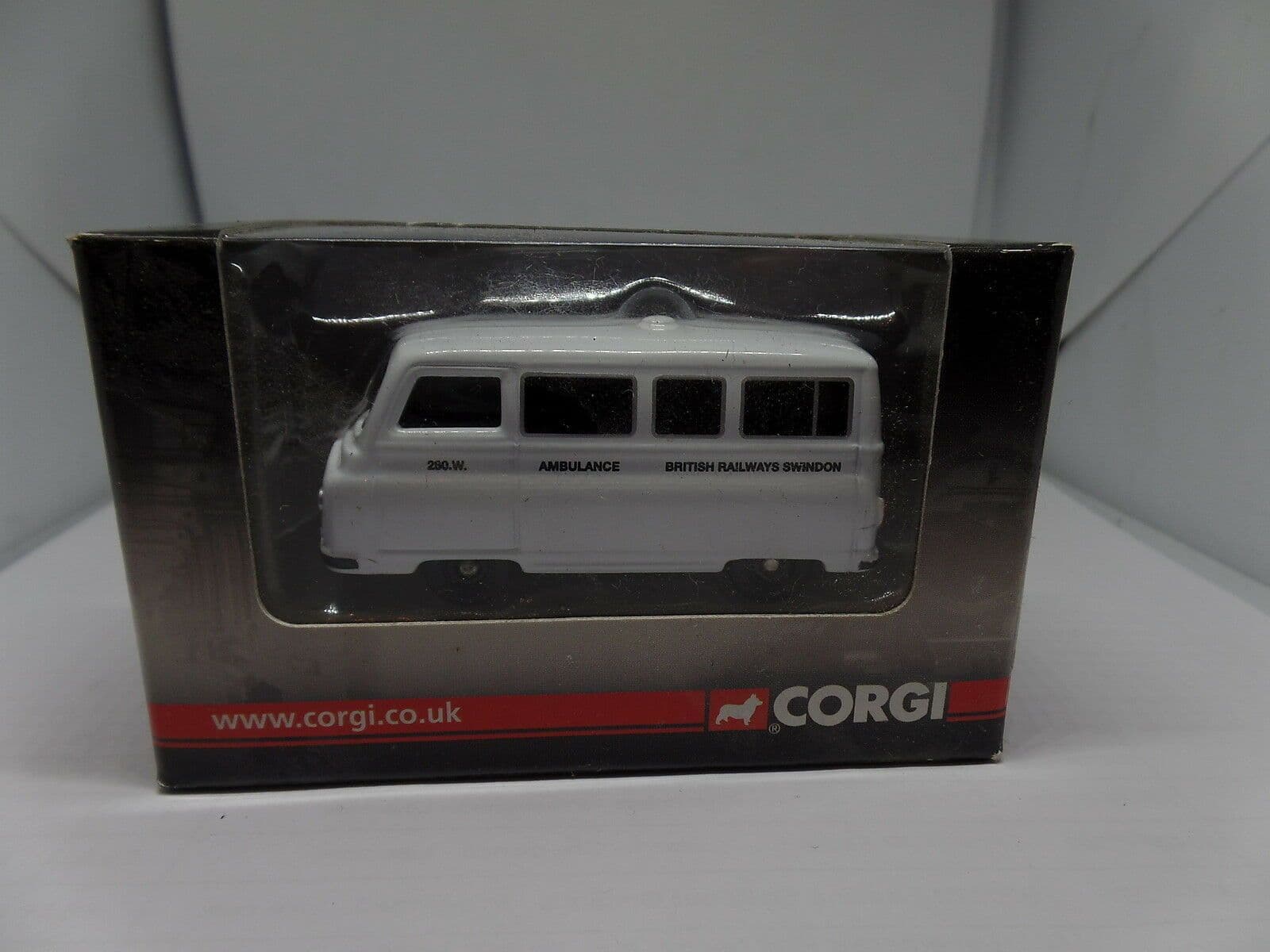 Corgi Trackside DG202015 1/76 OO Scale Austin J2 Van Swindon BR ...