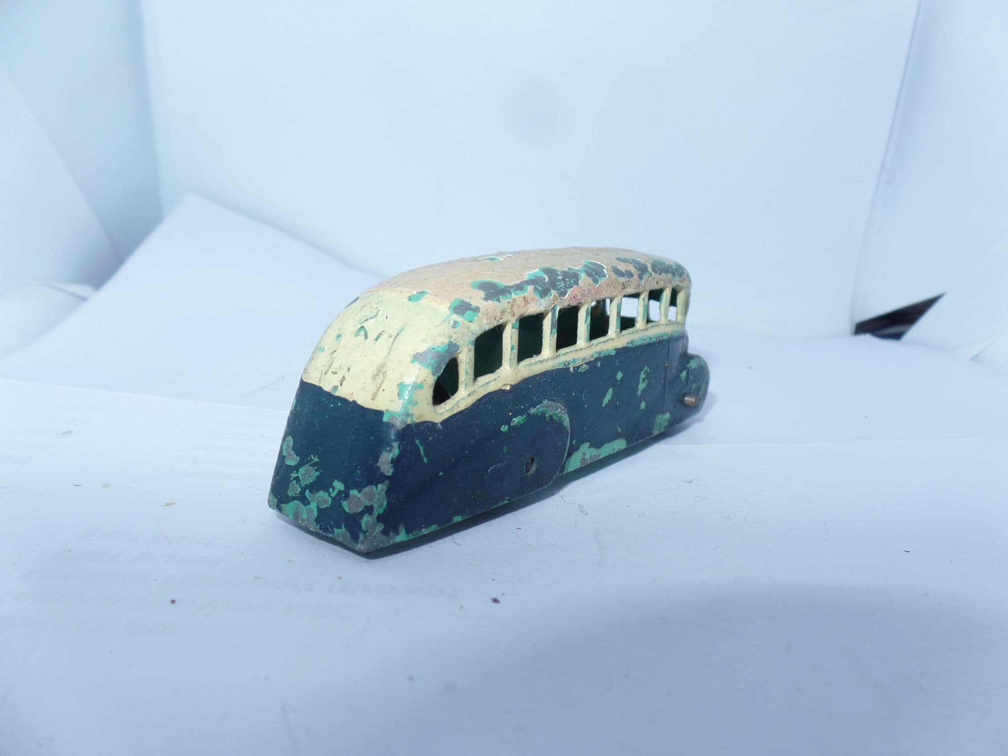 Dinky 29B Streamlined Bus Post War Cream & Dark Green UB