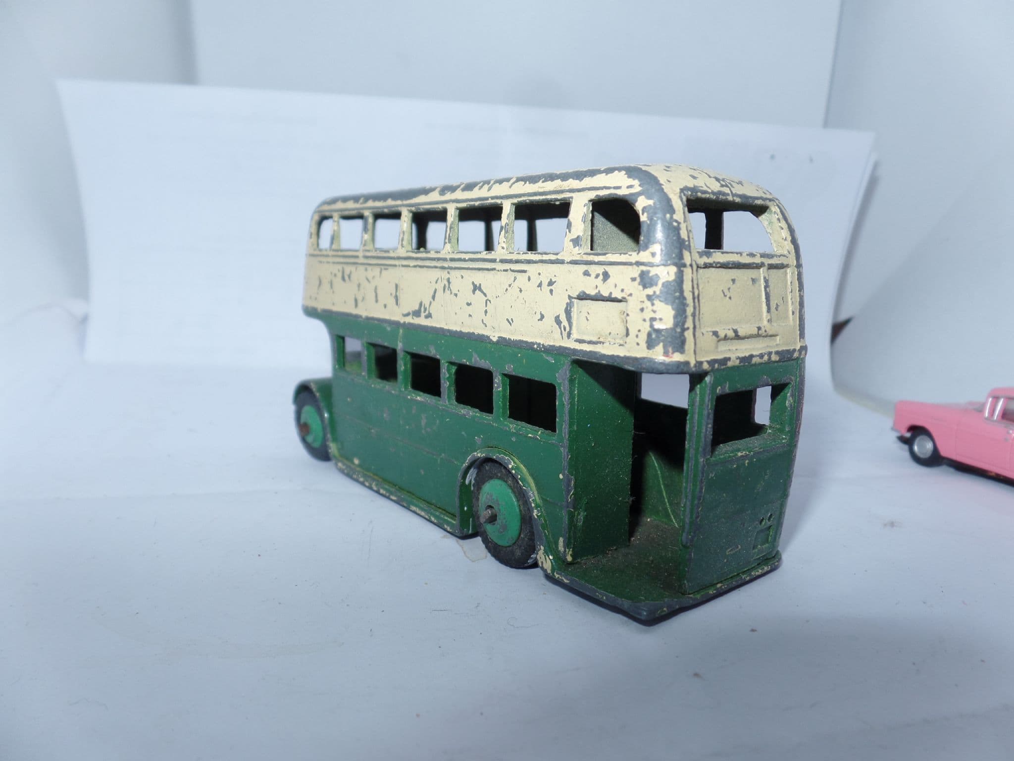 Dinky 29C/290 Bus Green & Cream Paint Loss Leyland Radiator with Roofbox UB