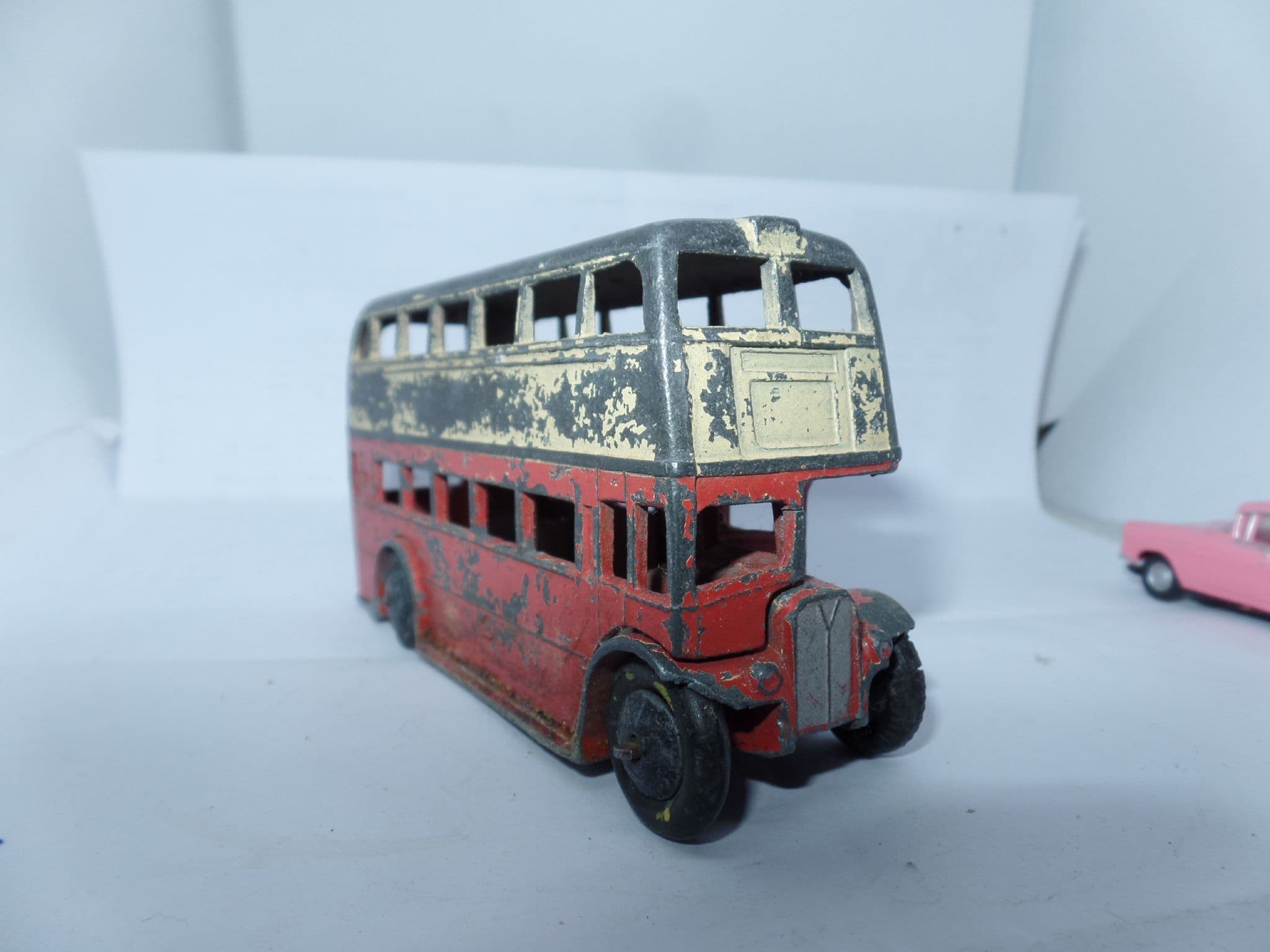Dinky 29C / 290 Bus Red & Cream Paint Loss AEC Radiator with Roofbox UB