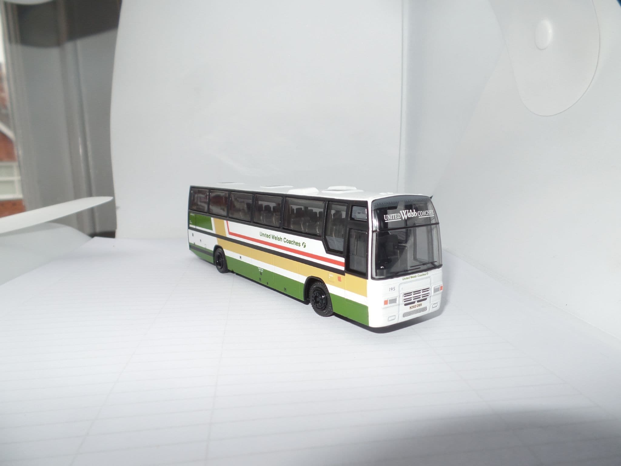 EFE 26701 Plaxton Paramount Coach 3500 First United Welsh Coaches MIB