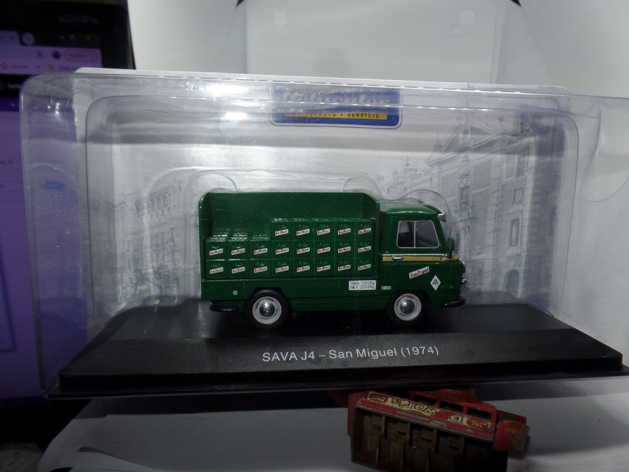 IXO MW07 1/43 Scale Sava Austin Morris J4 1974 Van San Miguel Beer