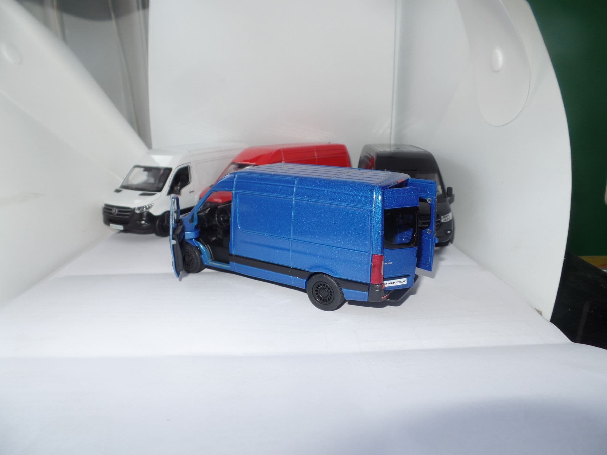 Kinsmart 1/48 Scale Mercedes Benz Sprinter Panel Van Blue Friction Drive