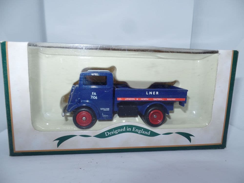 Lledo DG100017 FORDSON 7V TRUCK LNER London North Eastern RAILWAY