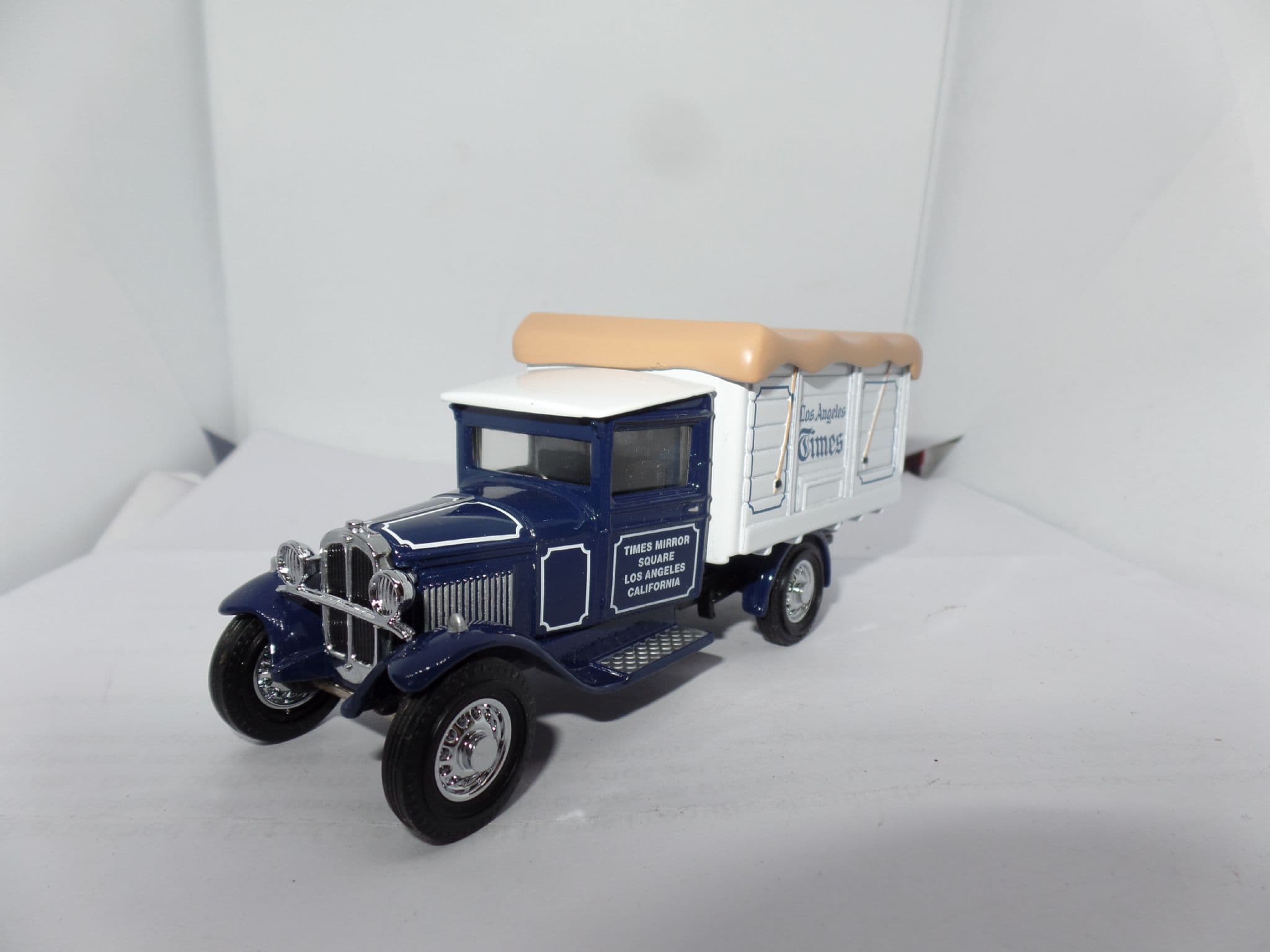 Matchbox Power of the Press YPP05 1932 Ford AA Van Los Angeles LA Times