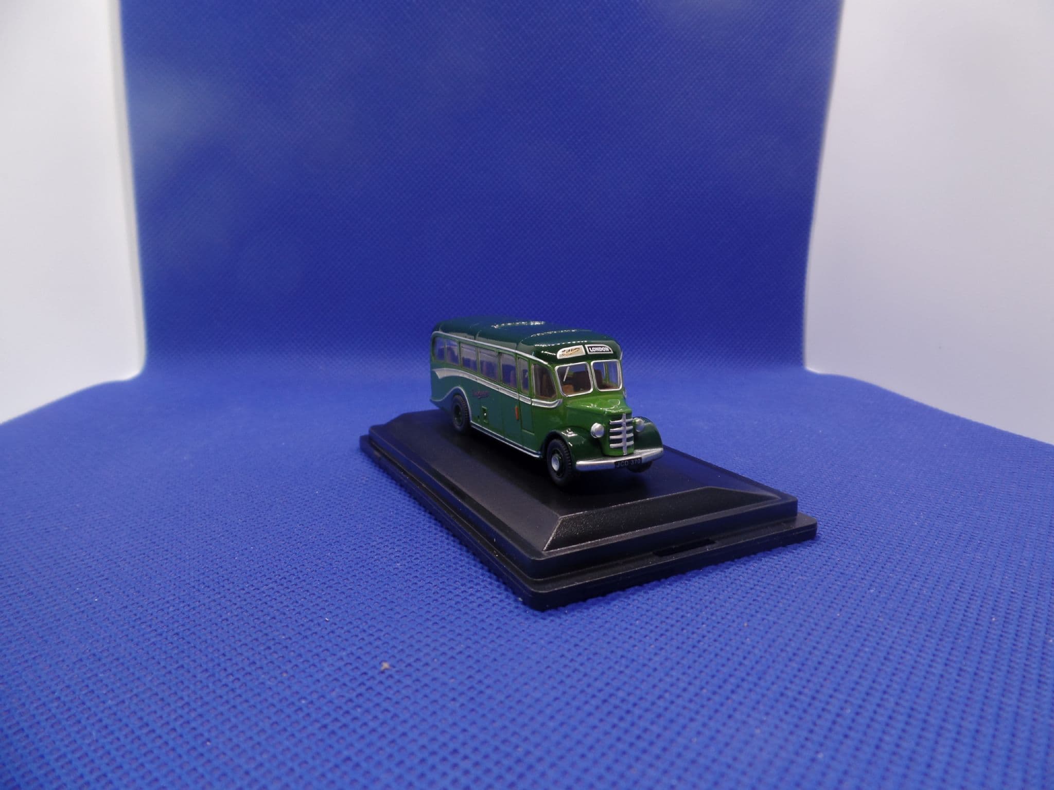 Oxford 120OB002 TT Gauge 1/120 Scale Bedford OB Bus Coach Southdown London
