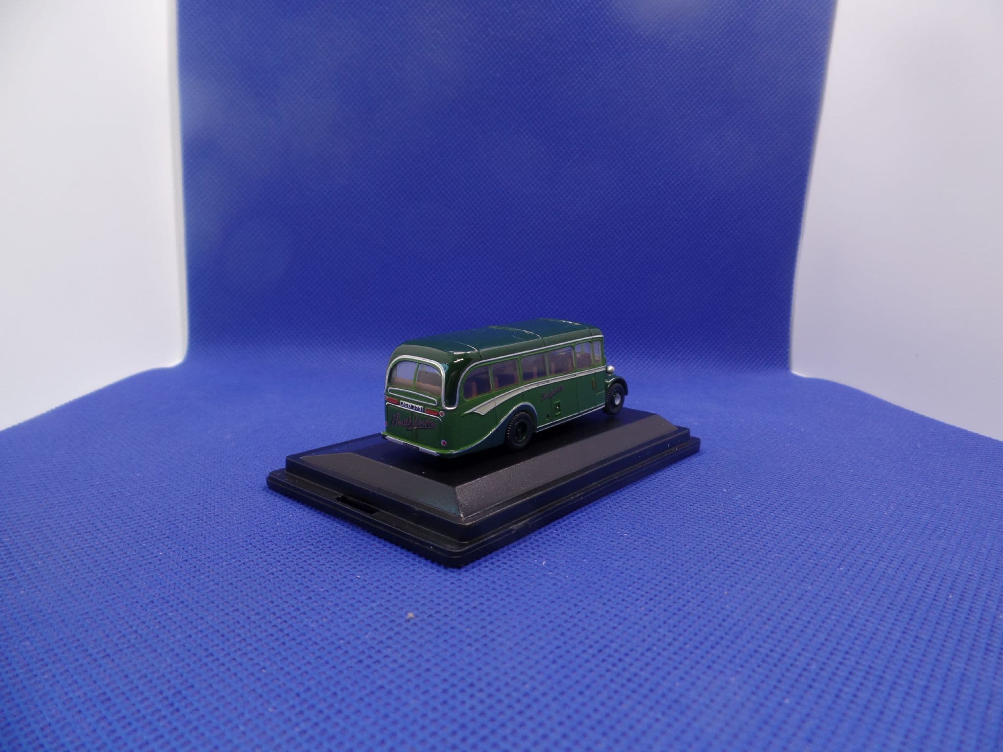 Oxford 120OB002 TT Gauge 1/120 Scale Bedford OB Bus Coach Southdown London