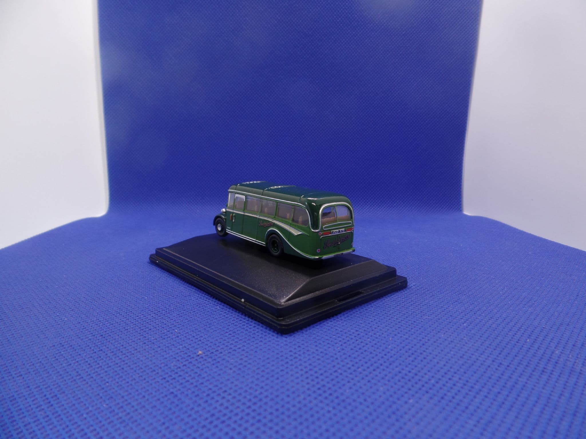 Oxford 120OB002 TT Gauge 1/120 Scale Bedford OB Bus Coach Southdown London