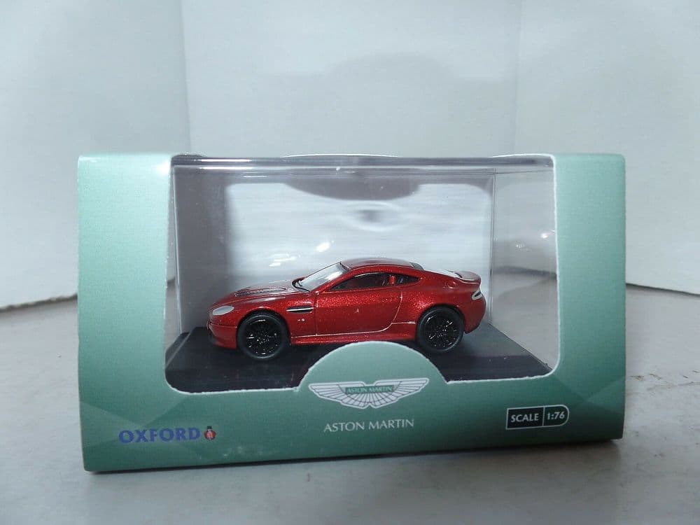 Oxford 76AMVT001 AMVT001 1/76 OO Aston Martin V12 Vantage S Volcano Red