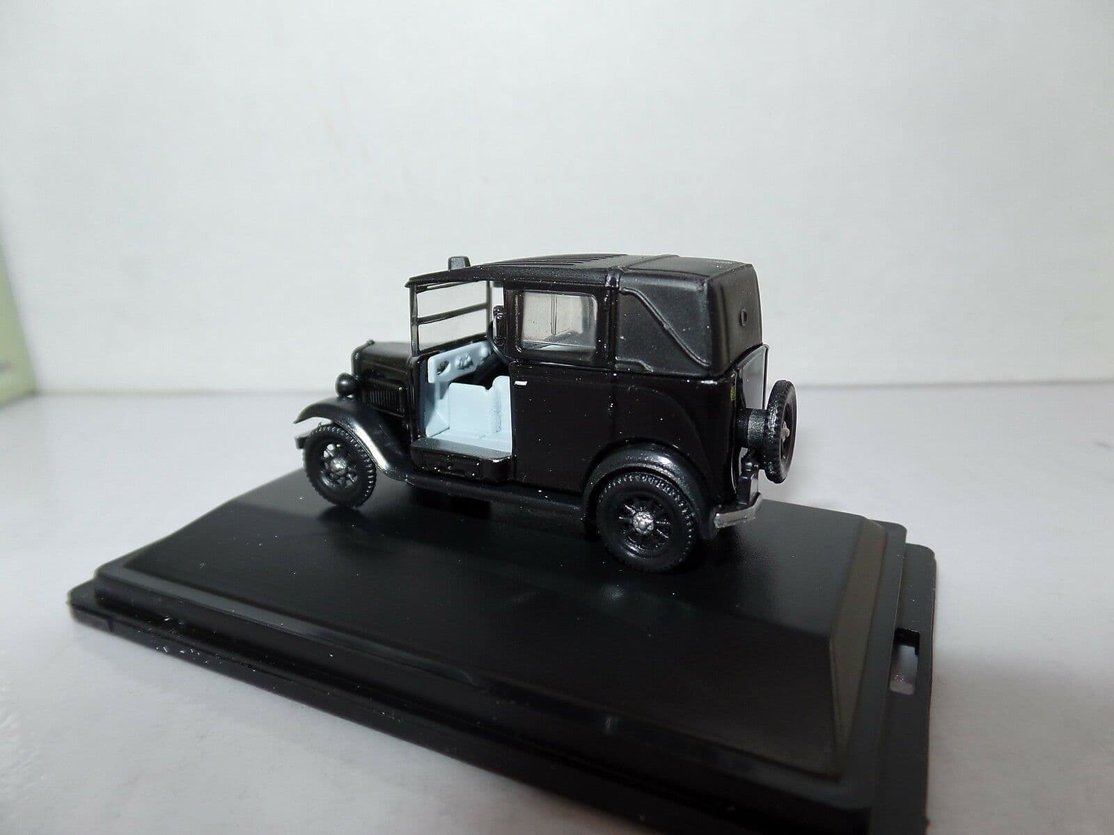Oxford 76AT001 AT001 1/76 OO Scale Austin Low Load Taxi Cab London Black