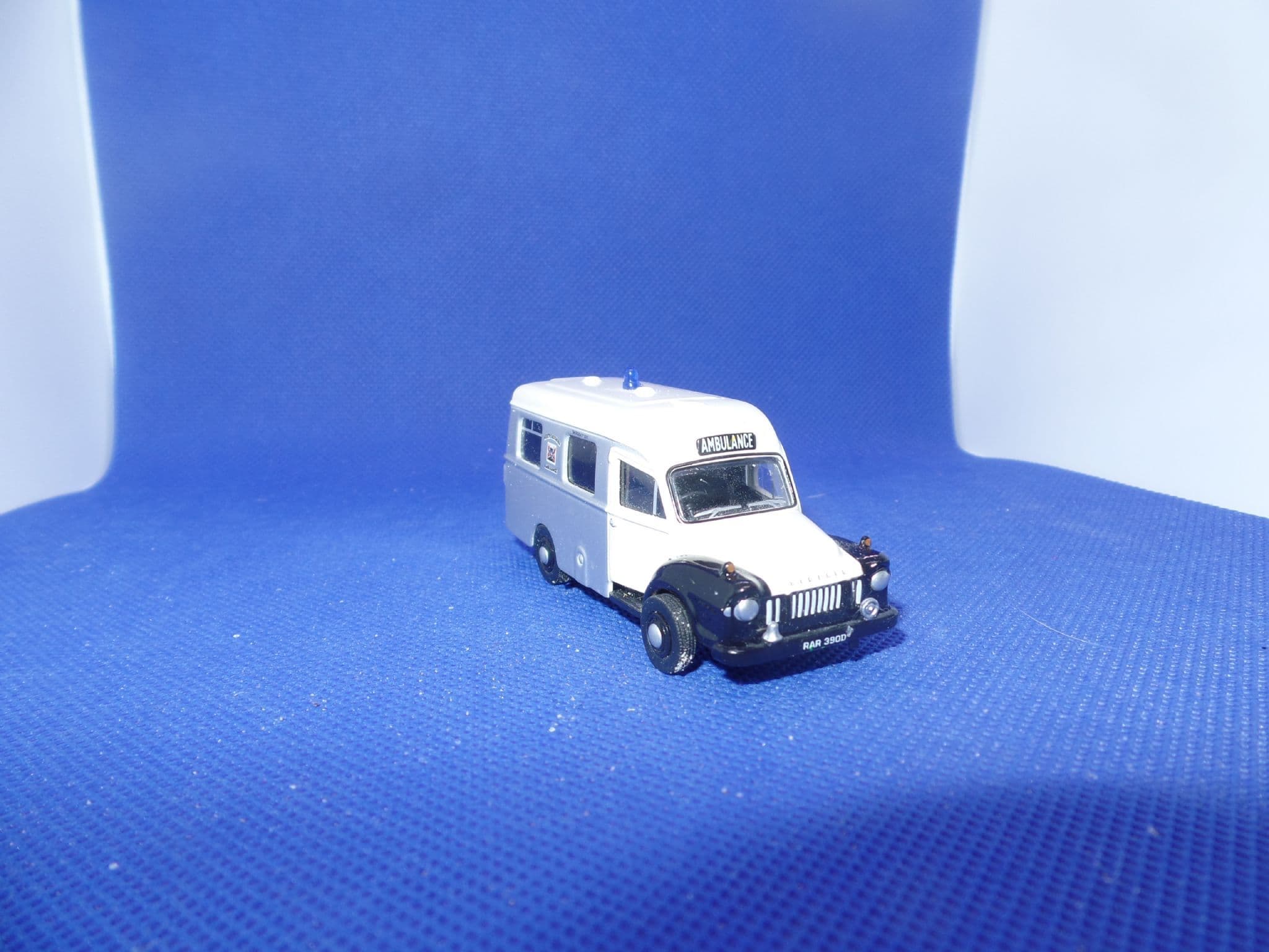 Oxford 76BED005 BED005 Bedford J1 Lomas Ambulance Hertfordshire Fire ...