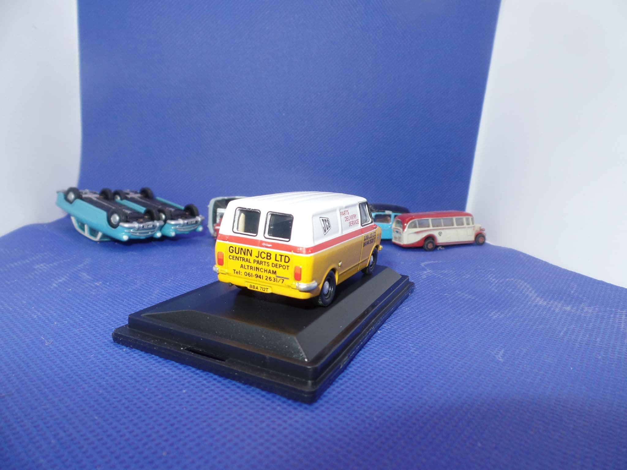 Oxford 76CFV001 CFV001 1/76 OO Scale Bedford CF Van JCB Gunn Parts Delivery