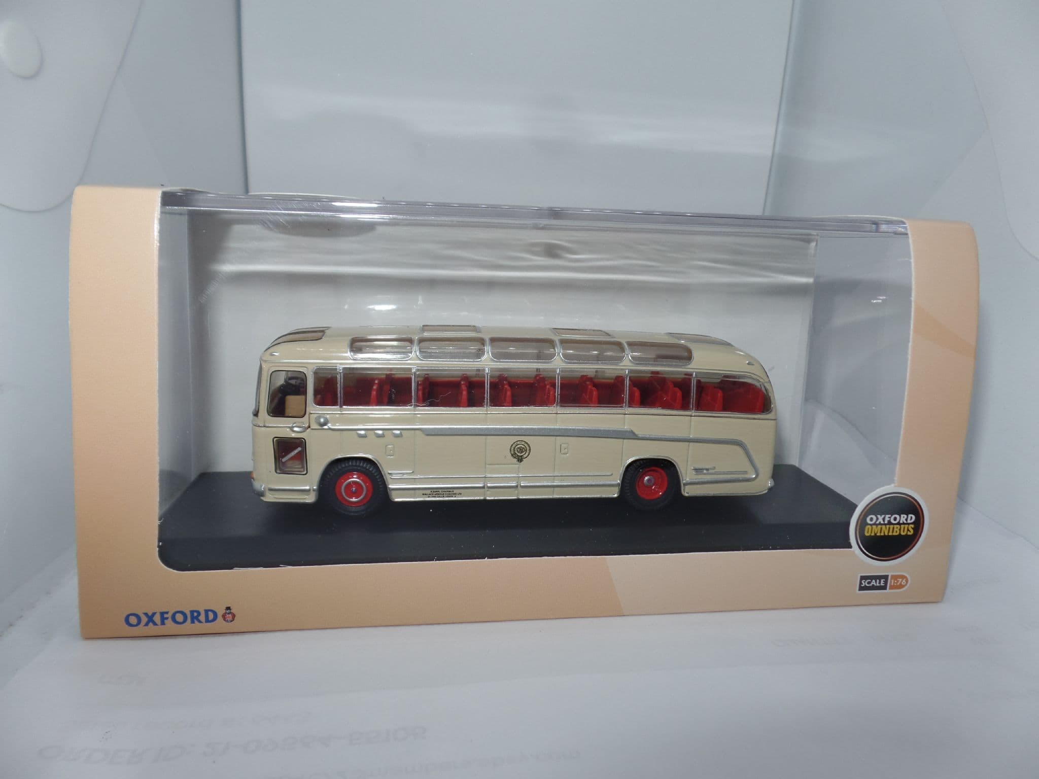 Oxford 76DB001 DB001 1/76 OO Scale Duple Britannia Coach Wallace Arnold ...