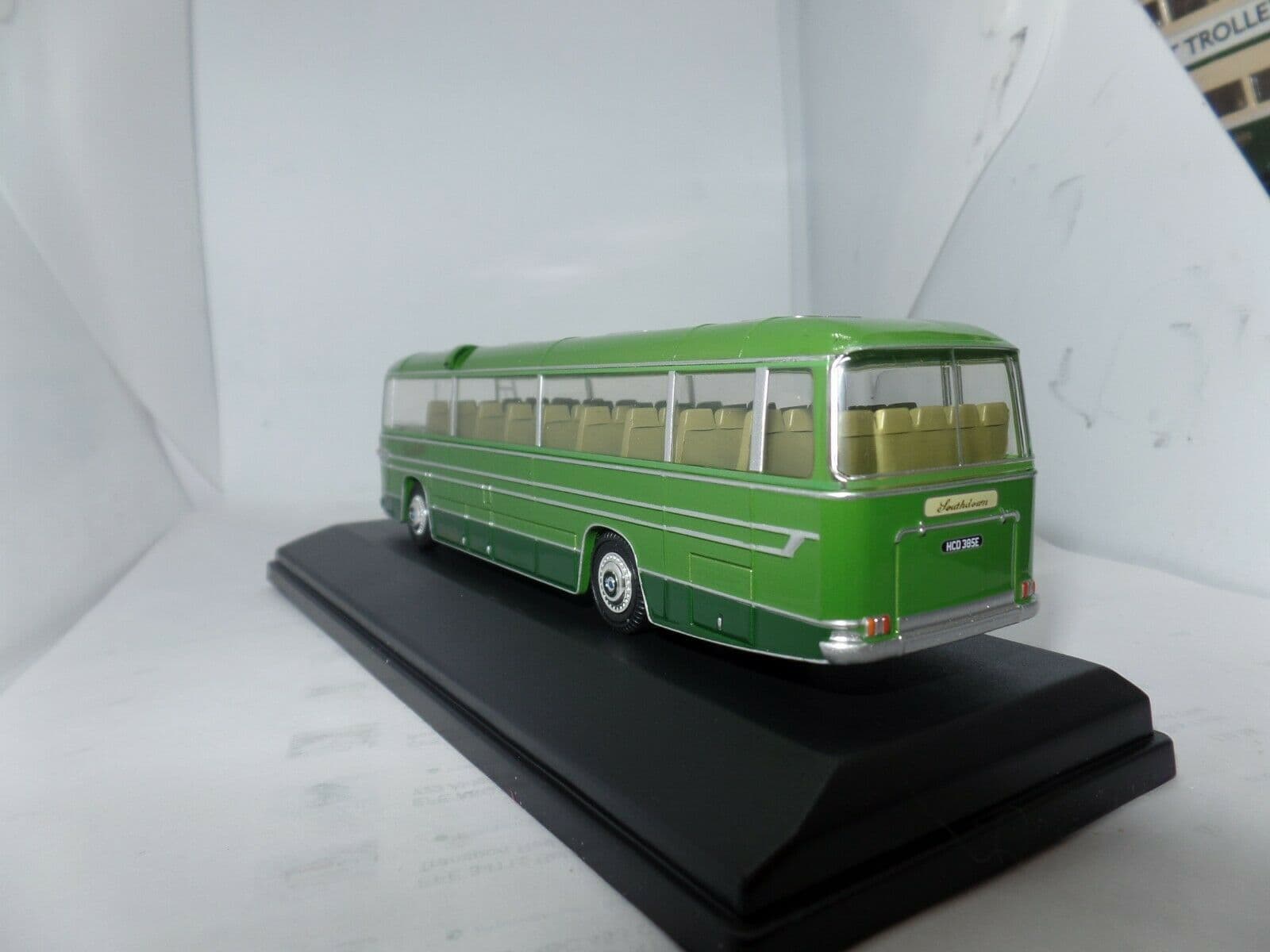 Oxford 76DC001 DC001 1/76 OO Scale Duple Commander MKII Southdown Devon ...