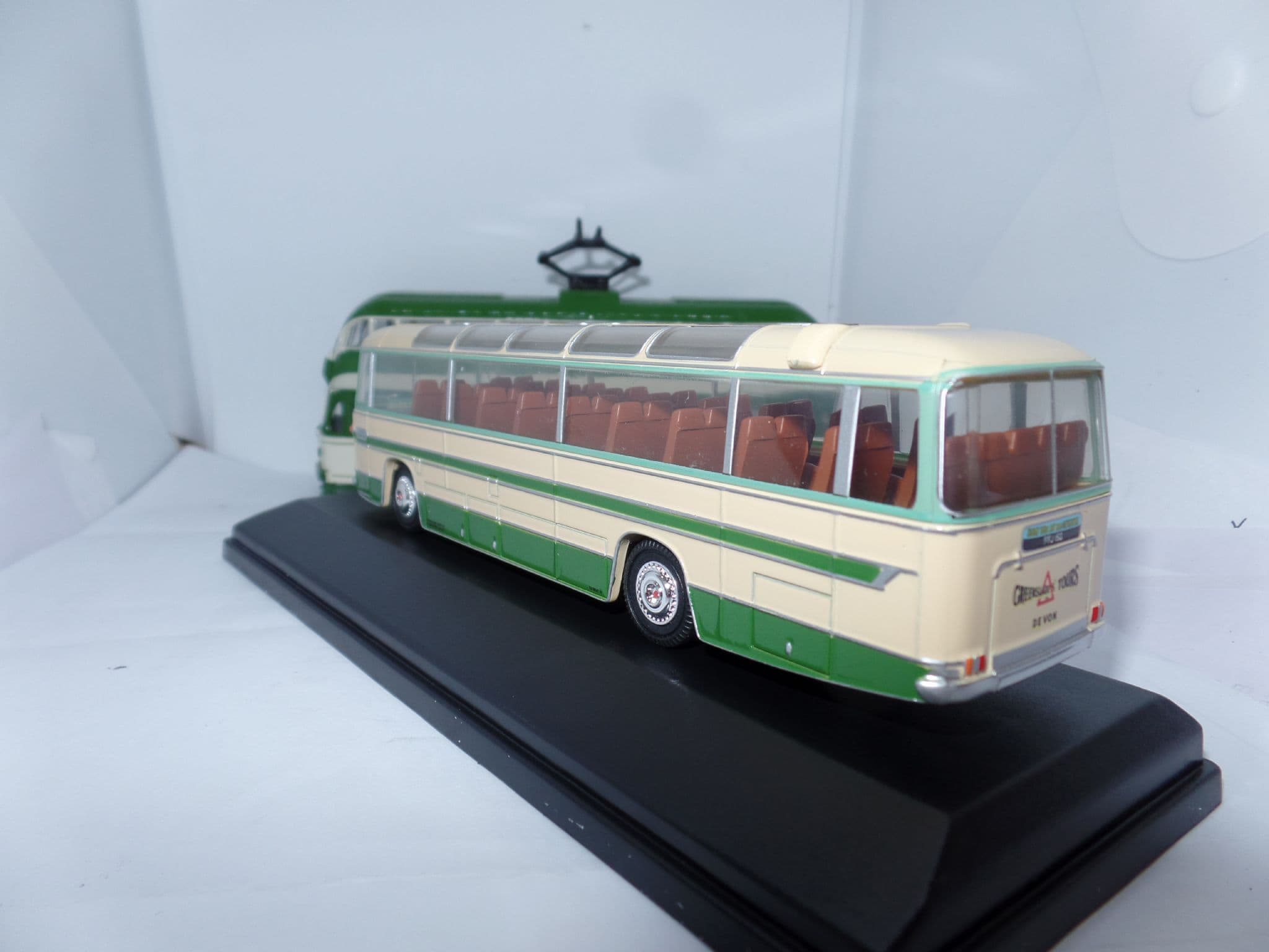 OXFORD 76DC004 DC004 1/76 OO Scale Duple Commander II Coach Greenslades ...