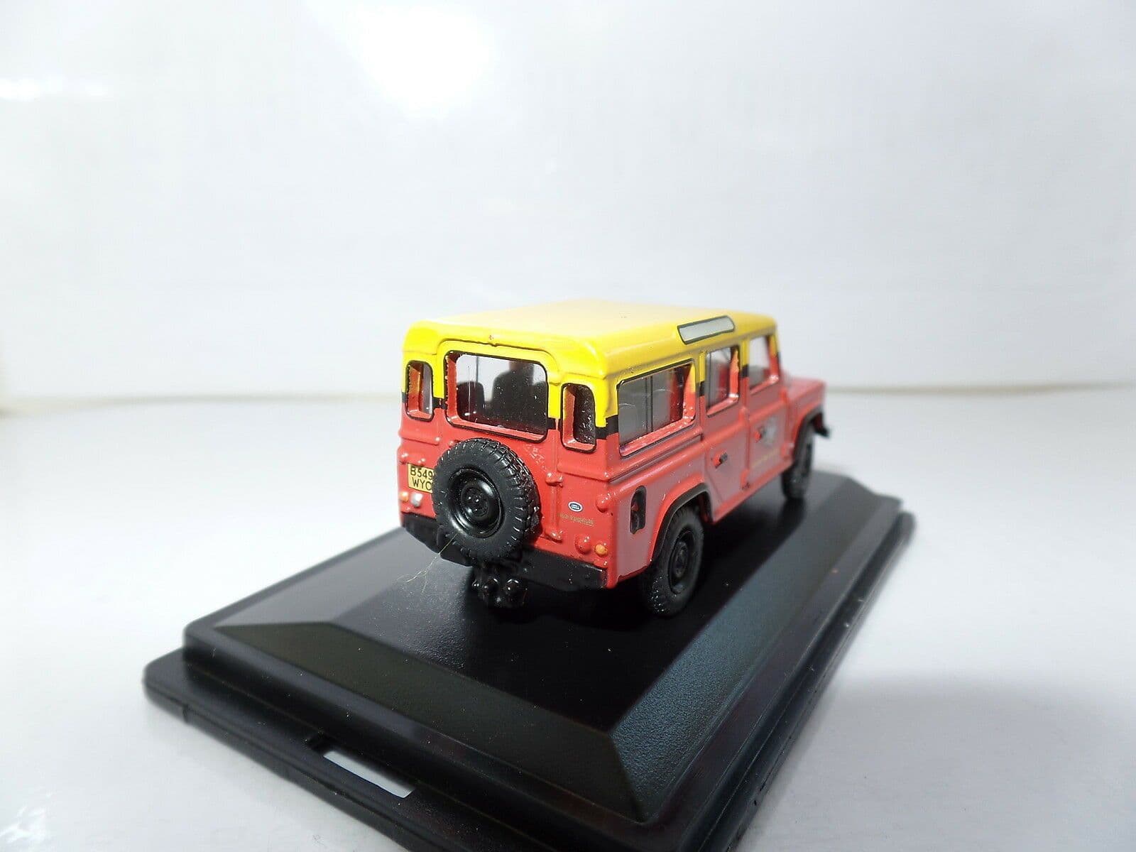 Oxford 76DEF011 DEF011 1/76 OO Land Rover Defender London Fire Brigade