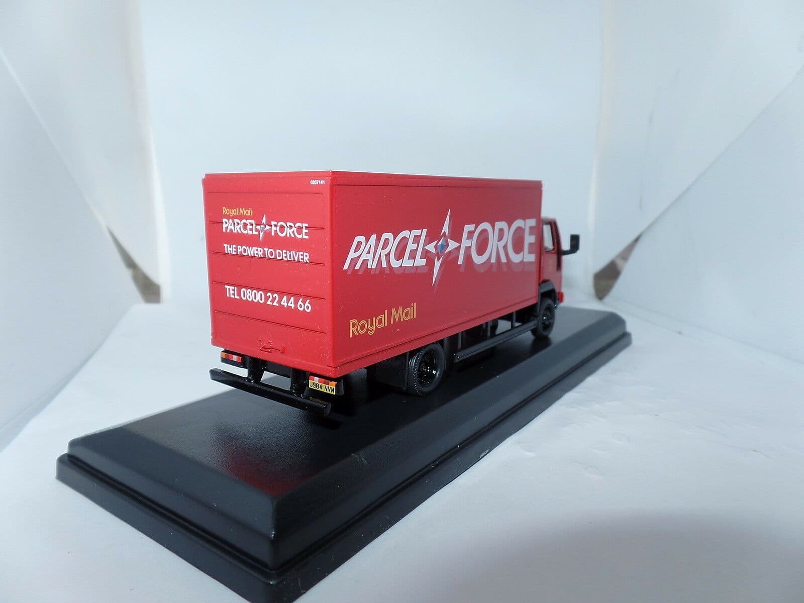 Oxford 76FCG005 FCG005 Ford Cargo Box Van Parcelforce Royal Mail