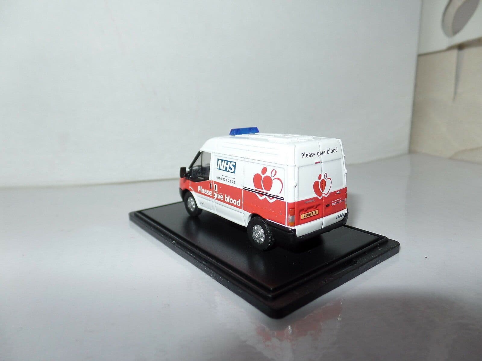 Oxford 76FT008 FT008 1/76 OO Ford Transit SWB Medium Top Van NHS Blood ...