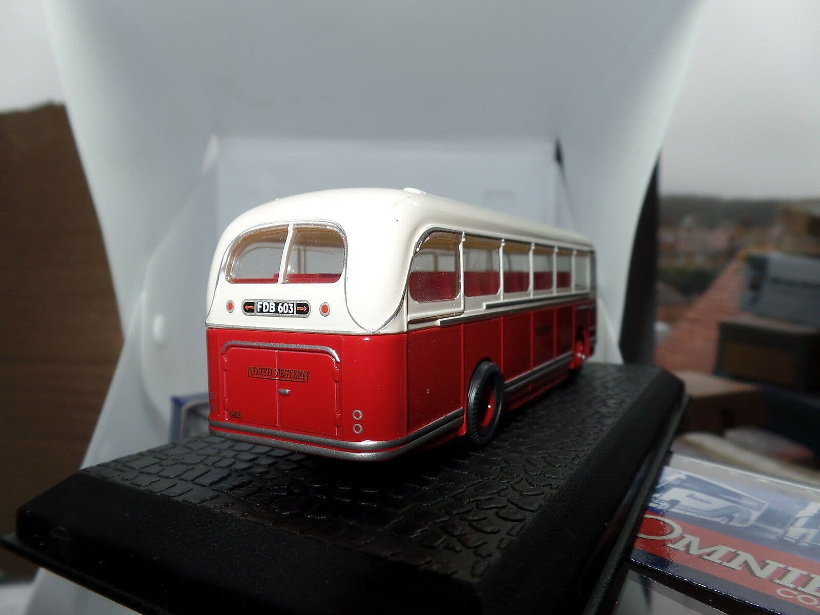 Oxford 76LRT007 LRT007 Leyland Royal Tiger Coach North Western London