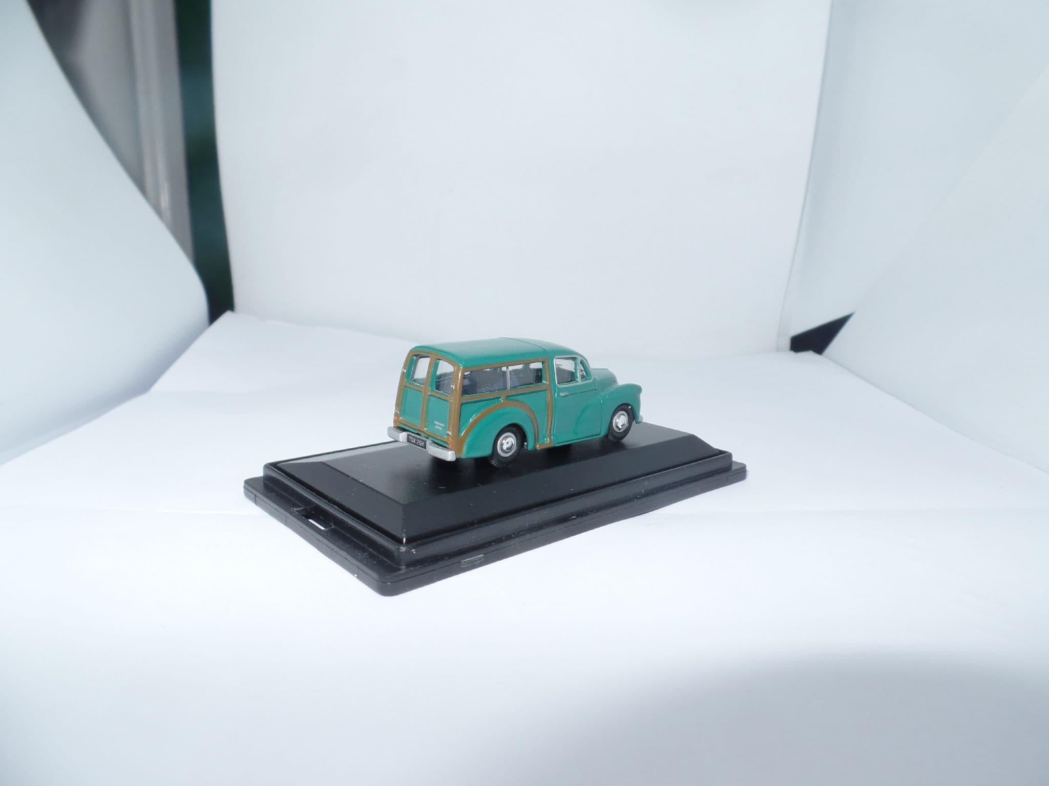 Oxford 76MMT005 MMT005 1/76 OO Scale Morris Minor Traveller 1000 Aqua Green
