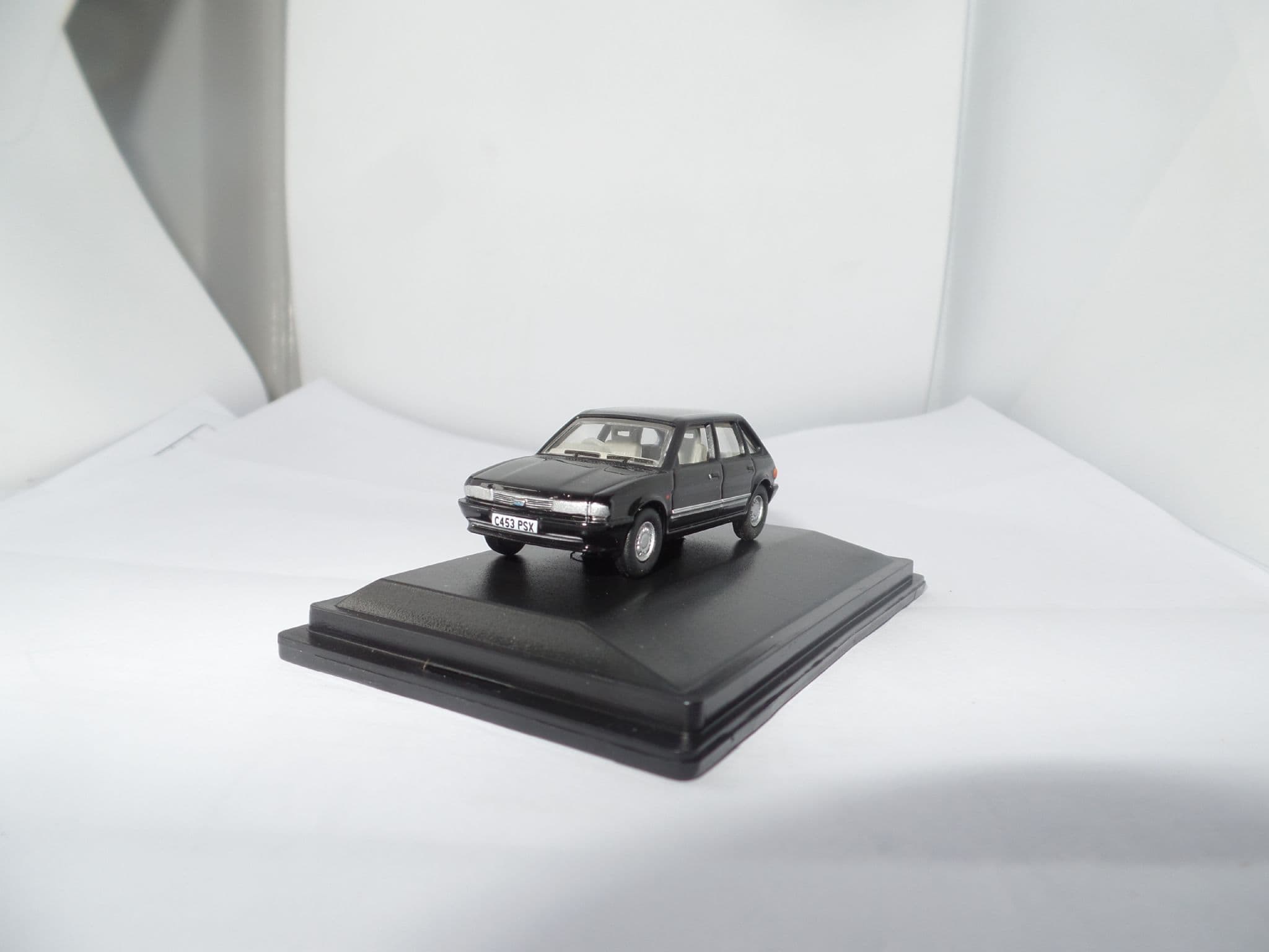 Oxford 76MST003 MST003 1/76 OO Scale Austin Austin Maestro - Black