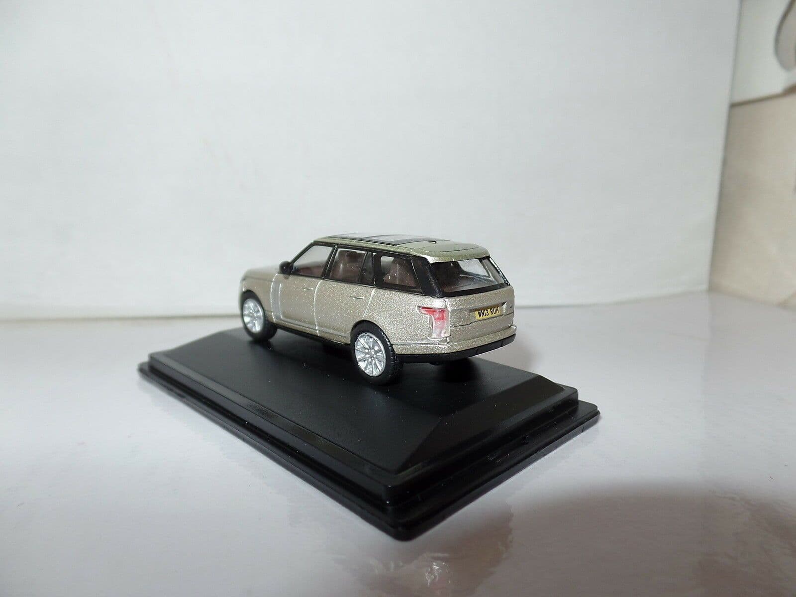 Oxford 76RAN001 RAN001 1/76 OO Scale Land Range Rover 2013 Luxor White Gold