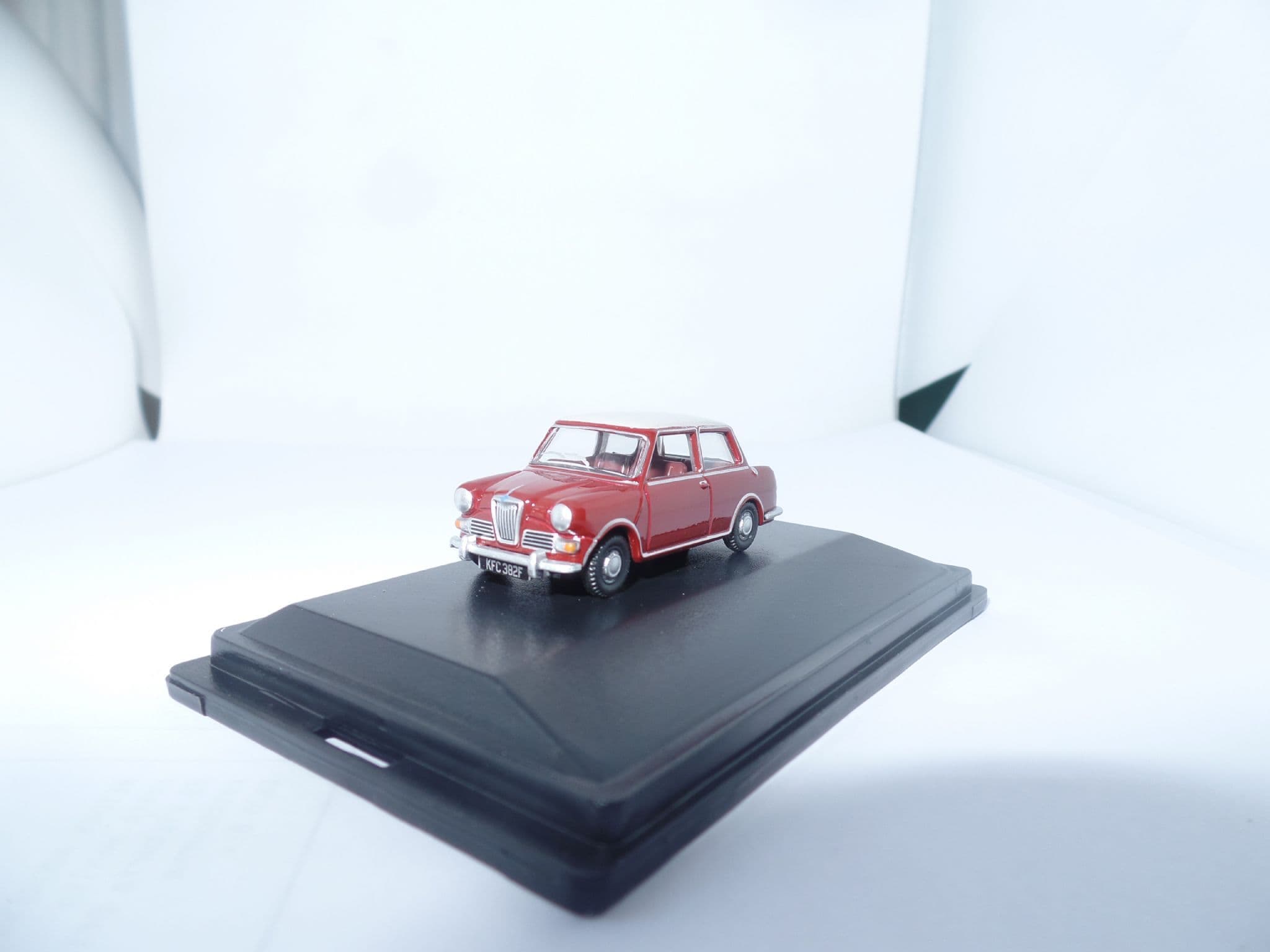 Oxford 76RE004 RE004 1/76 OO Scale Riley Elf MkIII Damask Red ...