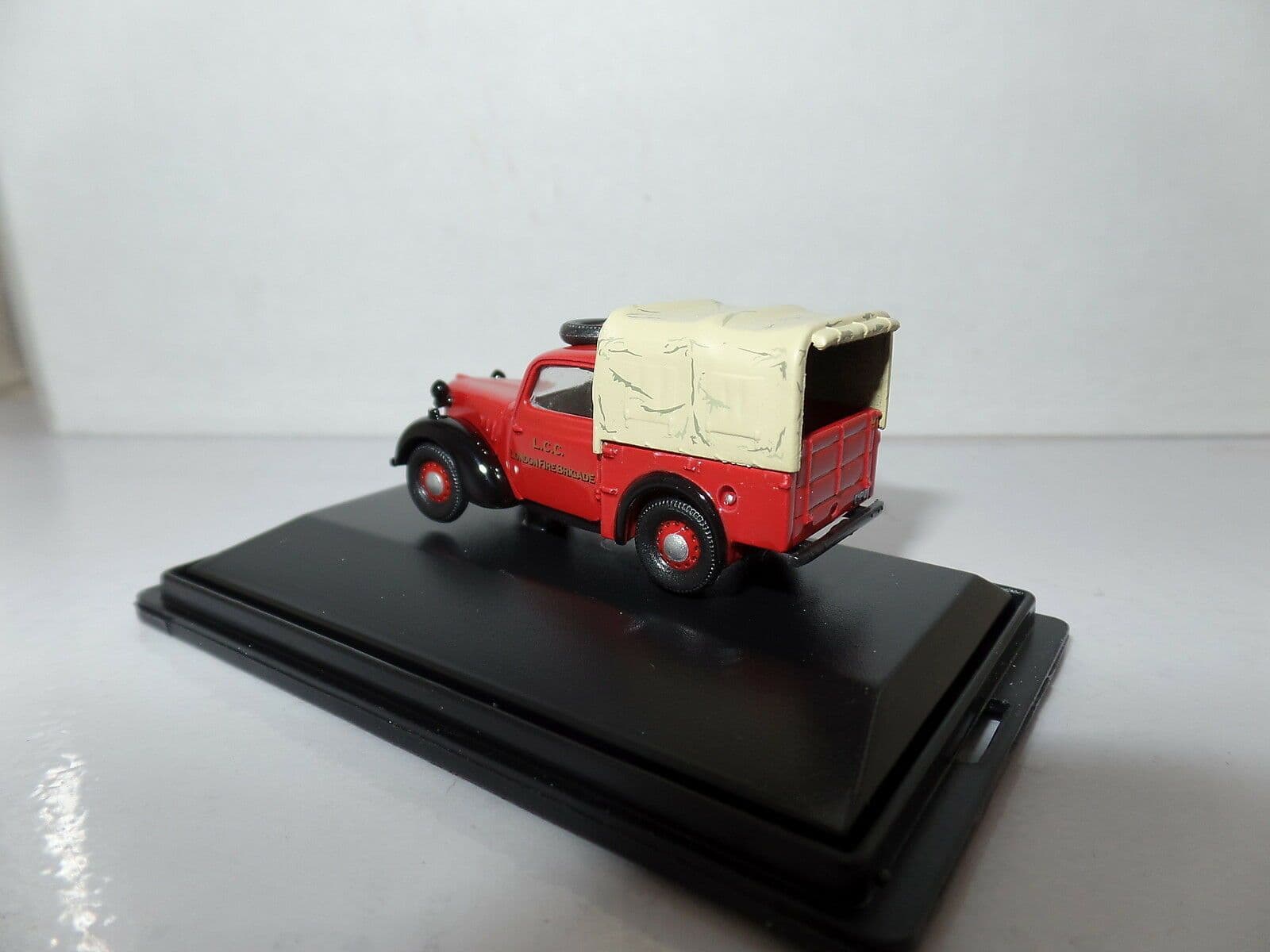 Oxford 76TIL005 TIL005 1/76 OO Austin Tilly Pick Up Tilt London Fire ...