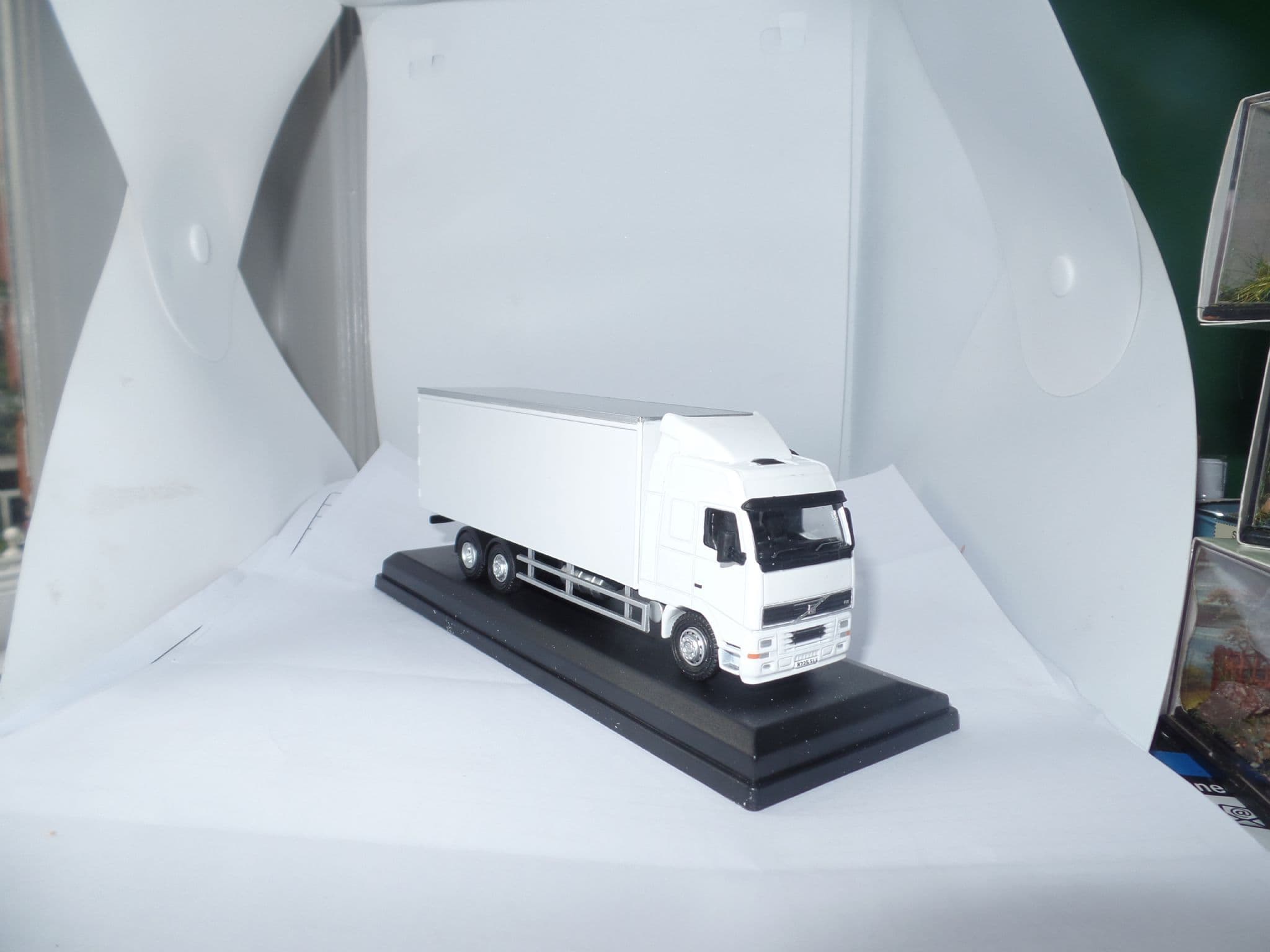 Oxford 76VOL01BL VOL01BL 1/76 OO Volvo FH12 Box Lorry Dealer White for ...