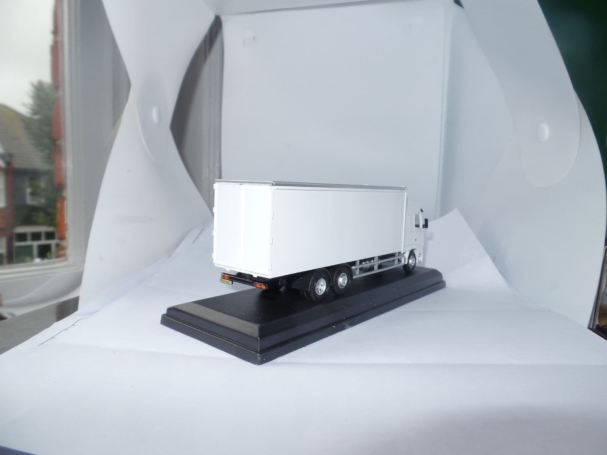 Oxford 76VOL01BL VOL01BL 1/76 OO Volvo FH12 Box Lorry Dealer White for ...