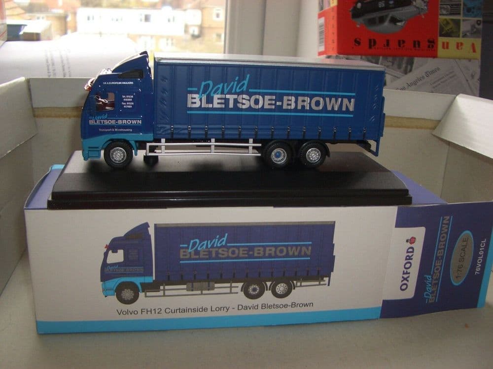 Oxford 76VOL01CL VOL01CL 1/76 OO Volvo FH12 Curtainside Lorry Bletsoe Brown