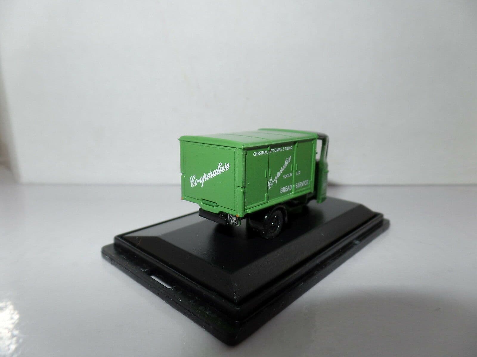 Oxford 76WE004 WE004 1/76 OO Milk Float Cooperative COOP Bread Green ...