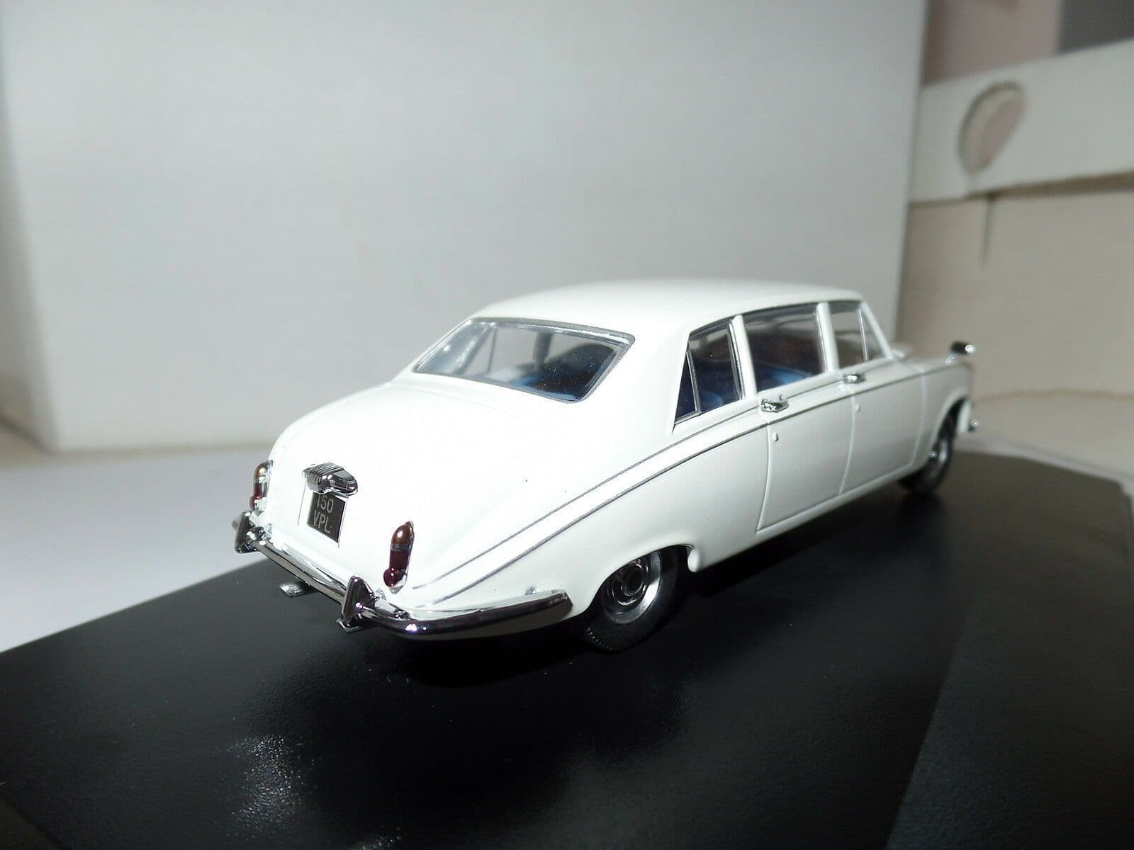 Oxford 43DS001 DS001 1/43 Daimler DS420 Limousine Old English White ...