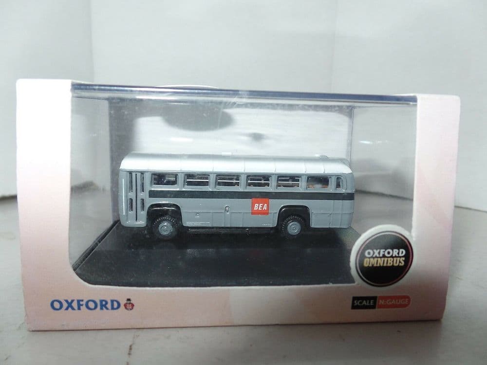 Oxford NRF004 N Gauge 1/148 Scale AEC RF Bus BEA Heathrow Airport Coach
