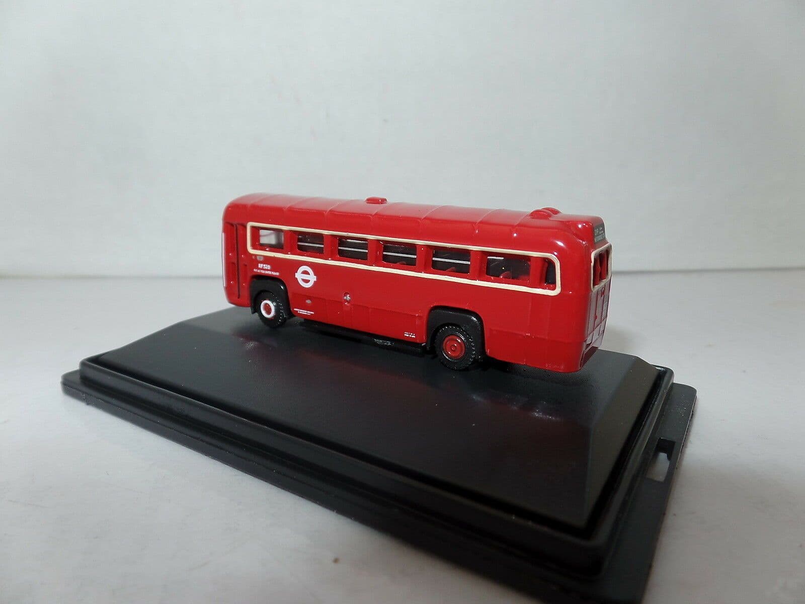 Oxford NRF006 N Gauge 1/148 Scale AEC RF Bus London Transport Roundel ...