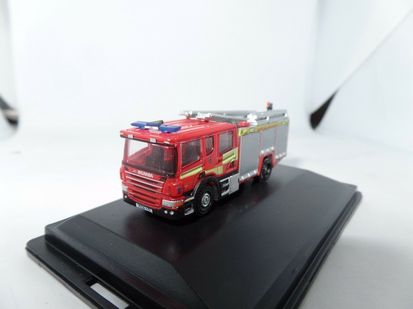 Oxford NSFE007 N Gauge 1/148 Scania CP31 Pump Ladder Fire Engine Surrey F&R