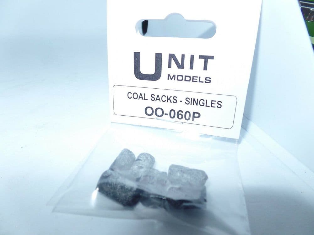 Unit Models OO-060P 1/76 OO Scale Coal Sacks - singles Painted 6 Pieces