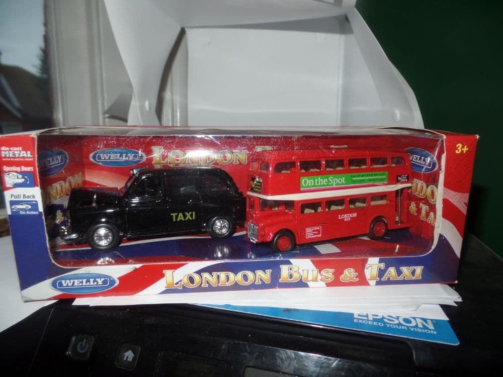 Welly 1/64 Routemaster Bus 1/43 Taxi Set London Transport 94 Shepherds Bush