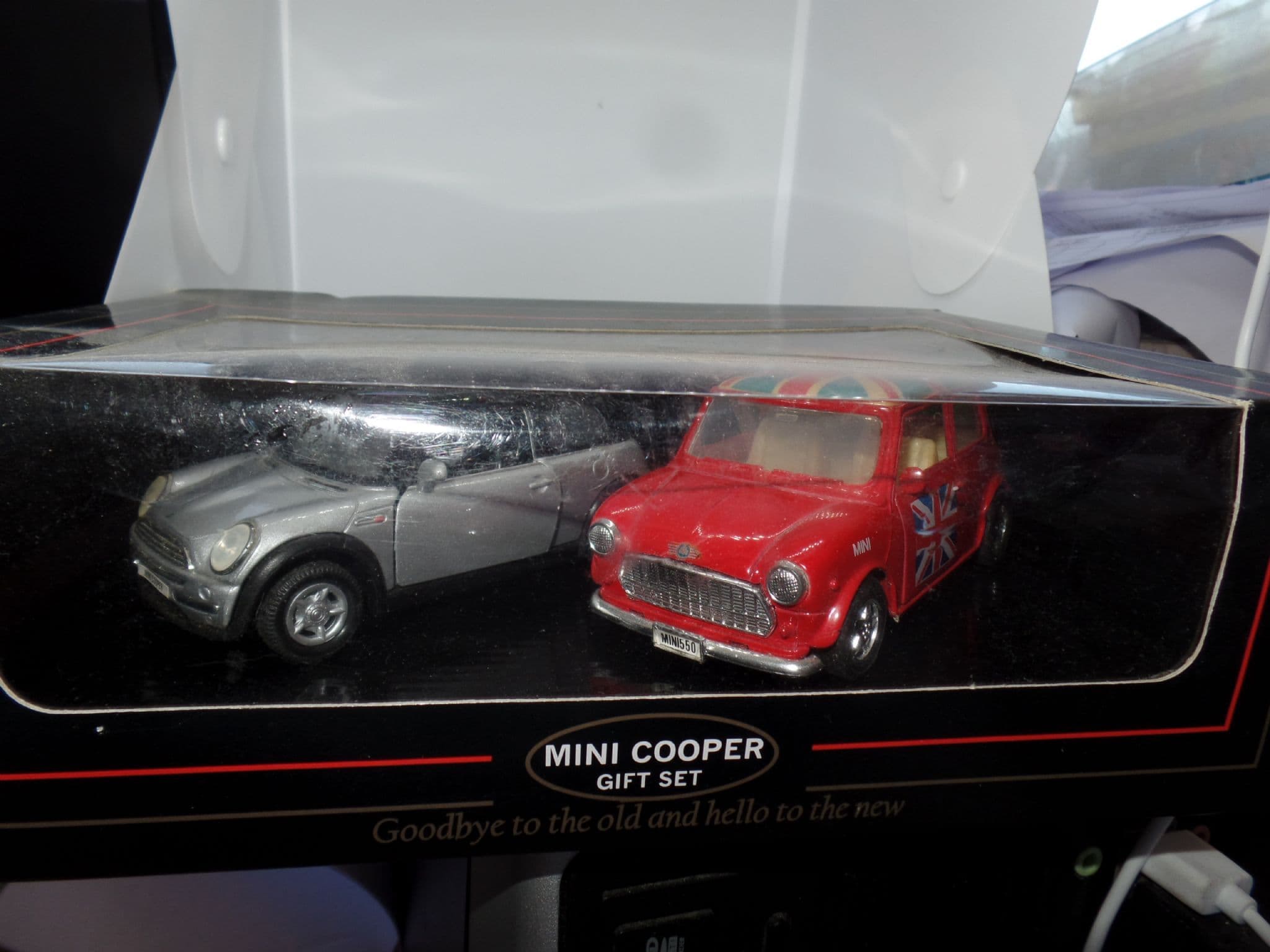 Welly Oxford 1/36 Scale Mini Cooper Gift Set Goodbye to the old hello ...