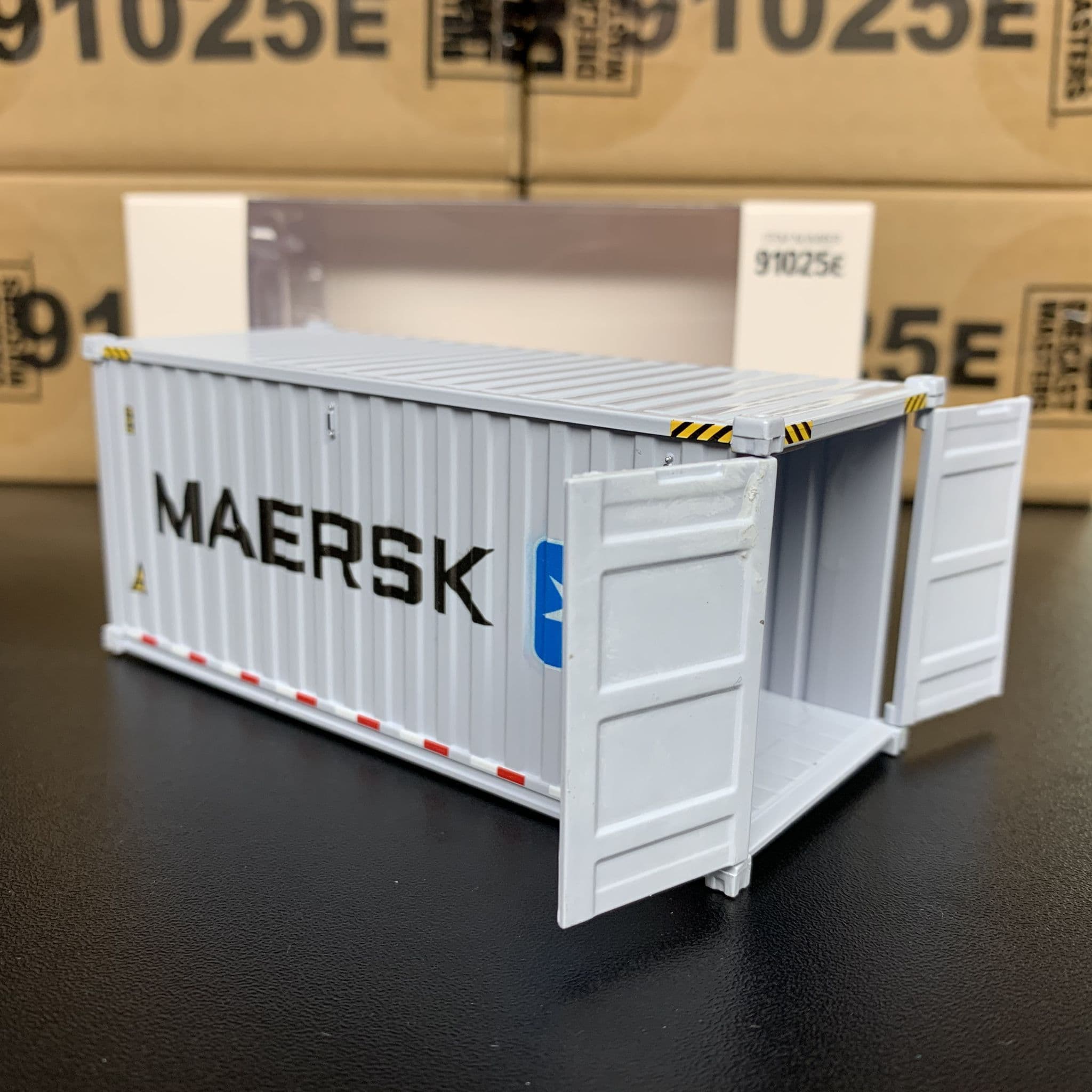 Diecast Masters 20 Foot Dry goods Sea Container MAERSK Grey