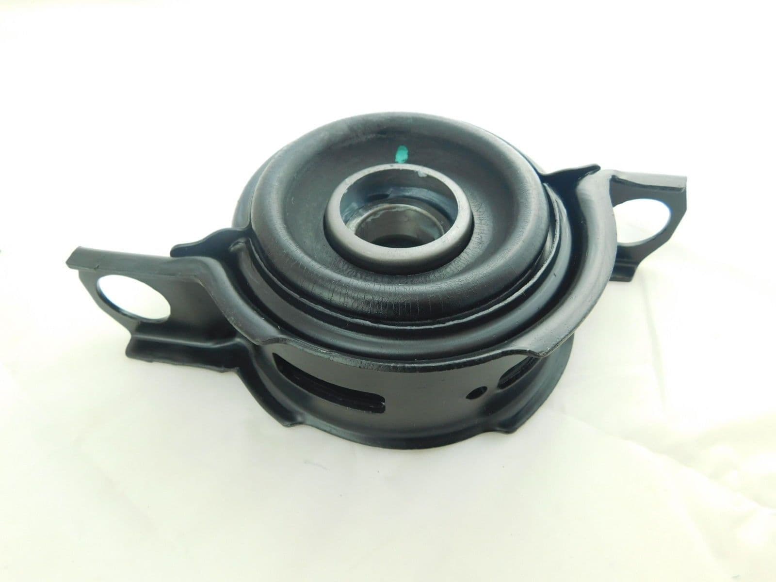 MITSUBISHI 3000GT CENTRE PROP SHAFT BEARING MOUNT