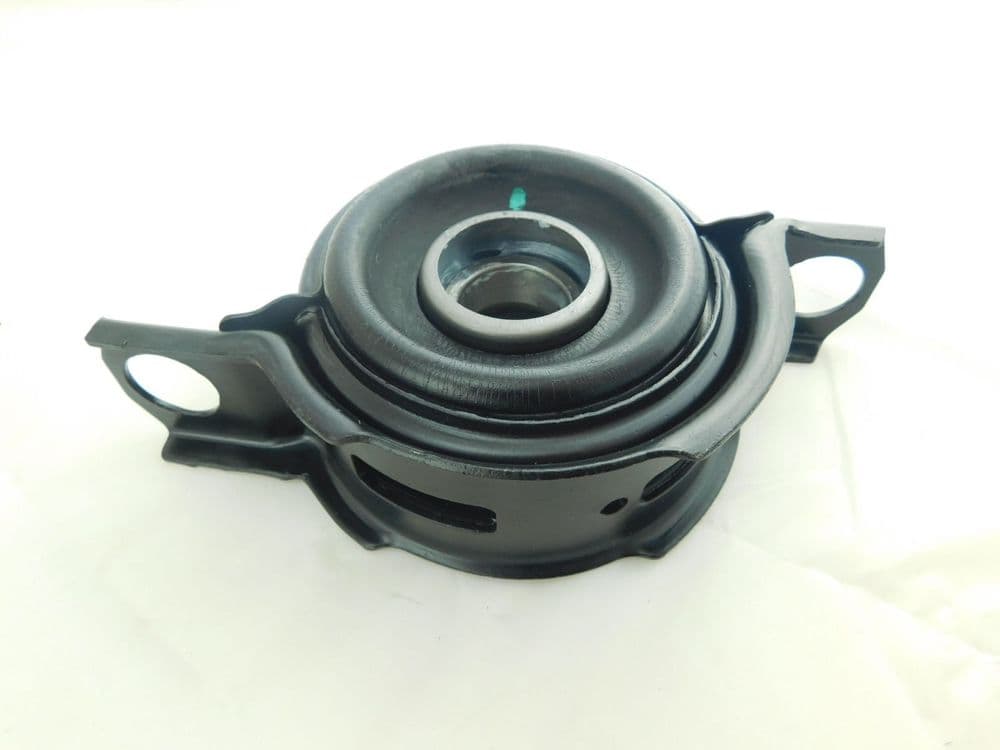 MITSUBISHI 3000GT CENTRE PROP SHAFT BEARING MOUNT