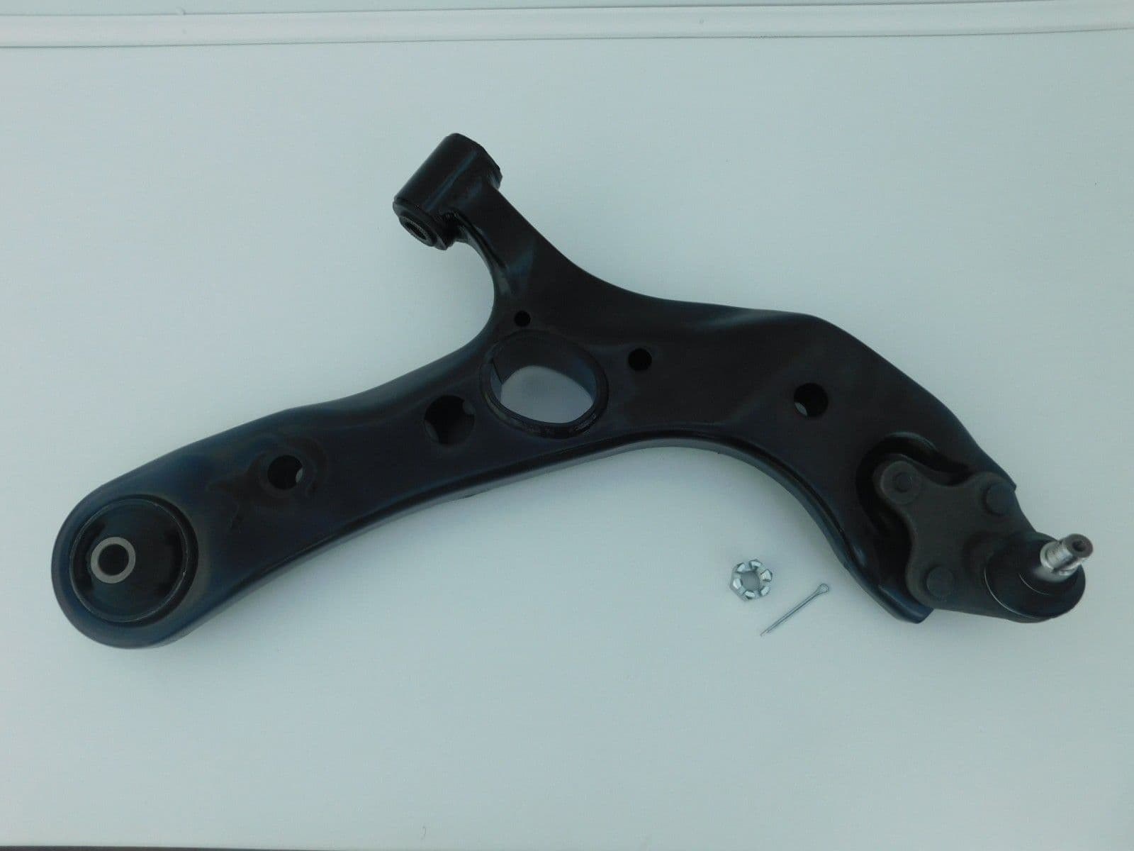 TOYOTA ALPHARD / VELLFIRE FRONT RIGHT SUSPENSION ARM & BALL JOINT