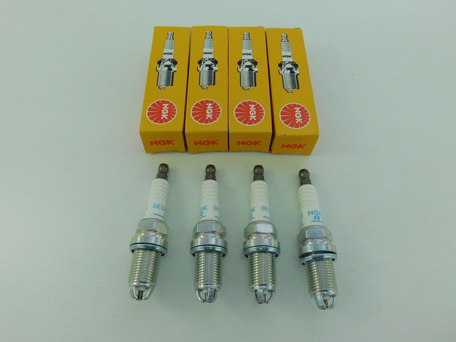 TOYOTA SPARKY SET OF NGK SPARK PLUGS
