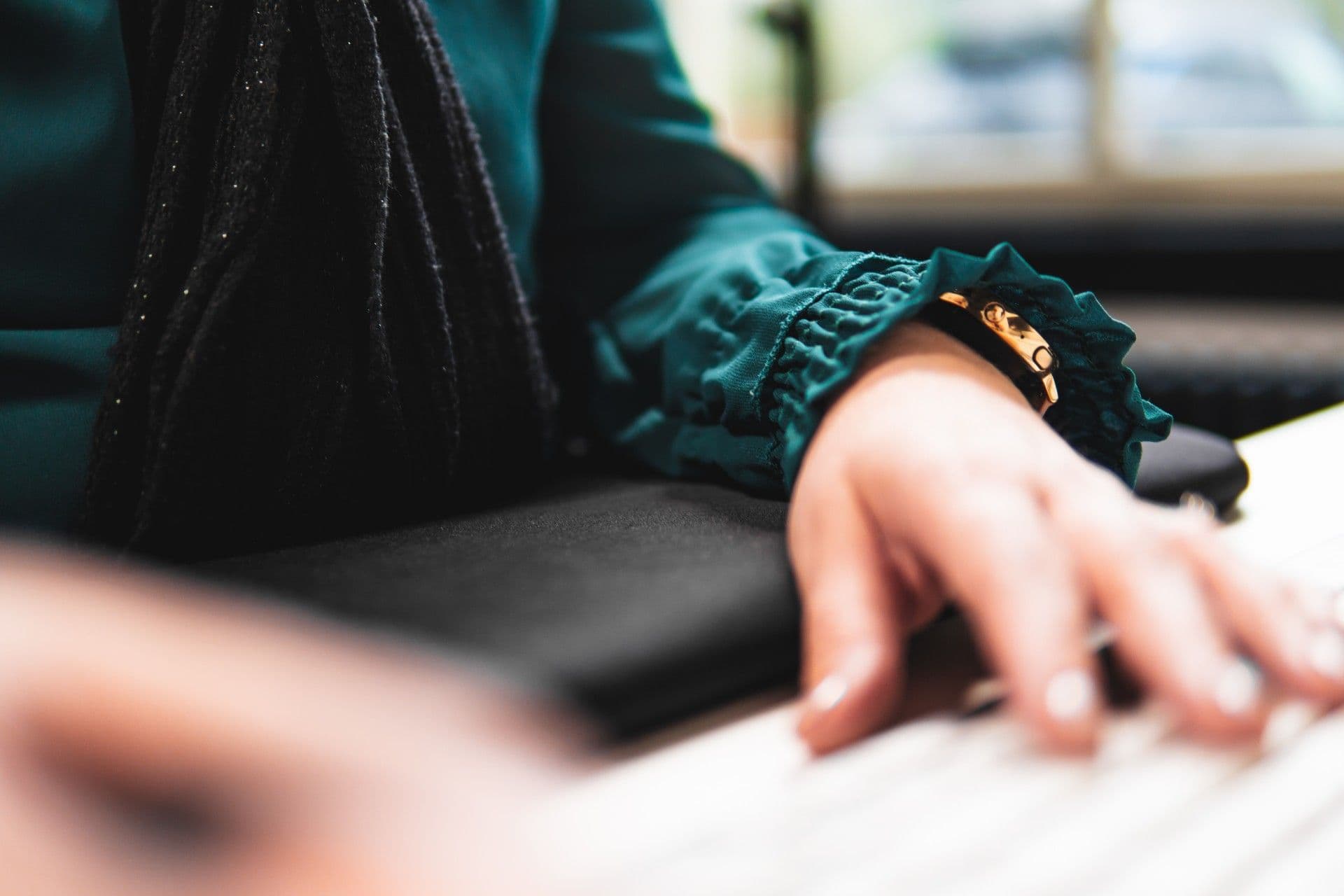 Under Arm Support - Ergonomic Forearm Rest for Desk Comfort