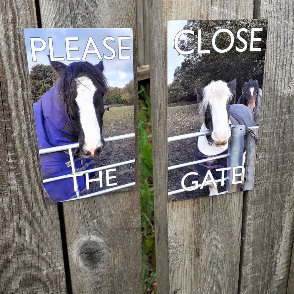 Please close the gate signs with photo